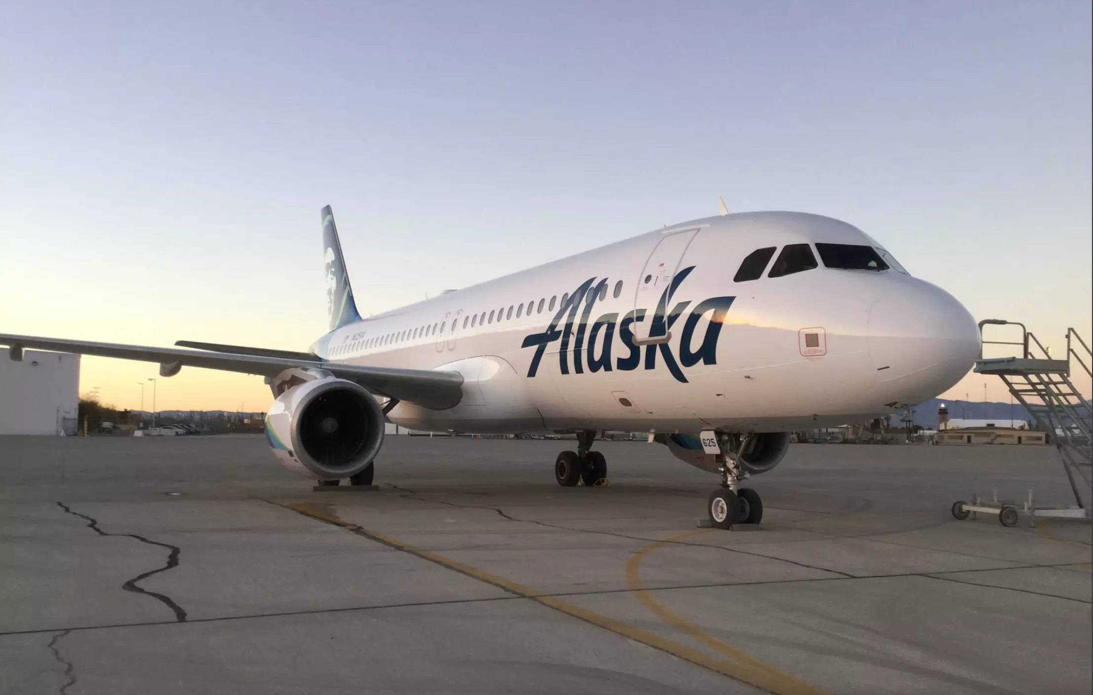 Mkpesa na-ere ahịa: Ụgbọ elu ụgbọ elu Alaska ụgbọ elu sitere na 5,000 Miles