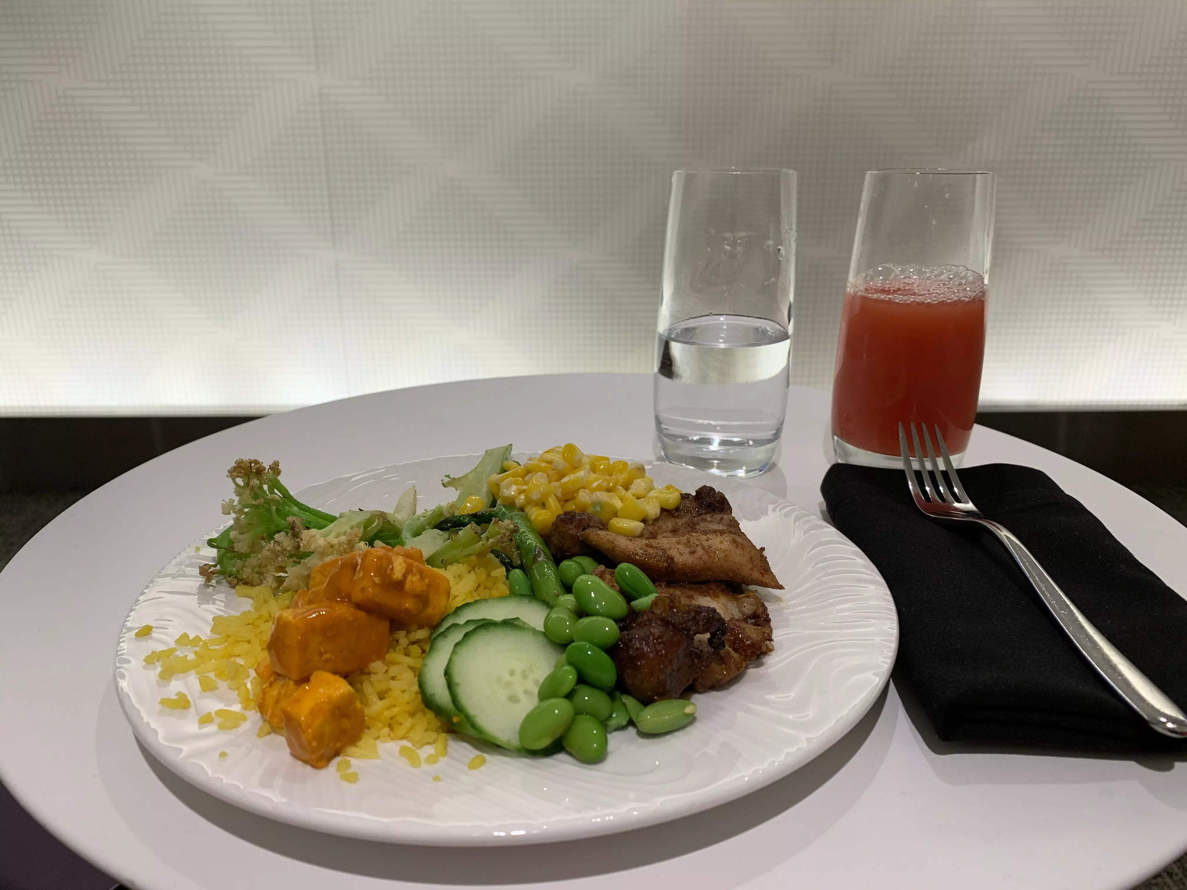 እራት በLaGuardia Centurion Lounge (የበጋ ኸል / የነጥብ ጋይ)