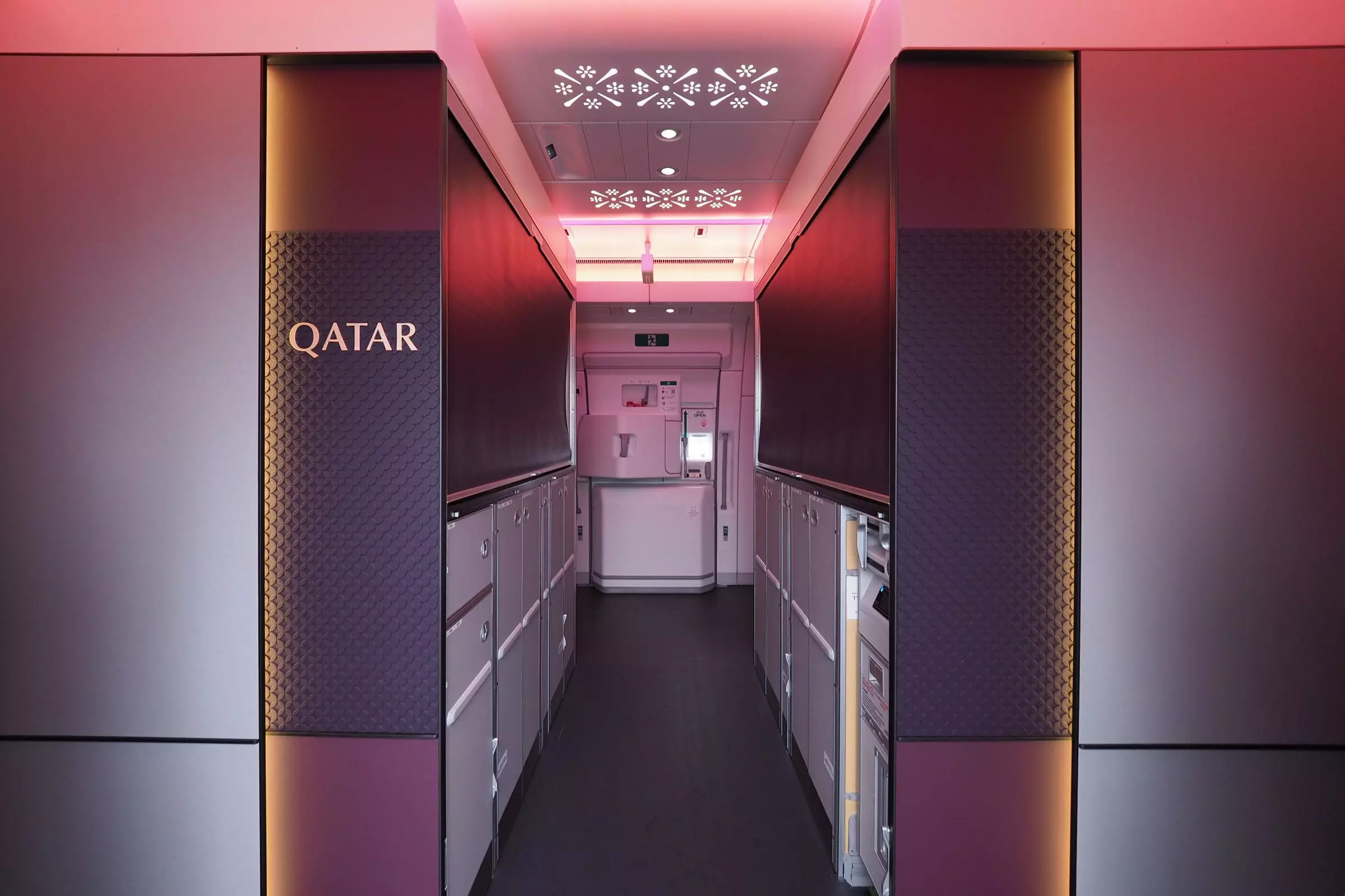 All'interno del primo Airbus A350-1000, con il Qsuite Biz del Qatar