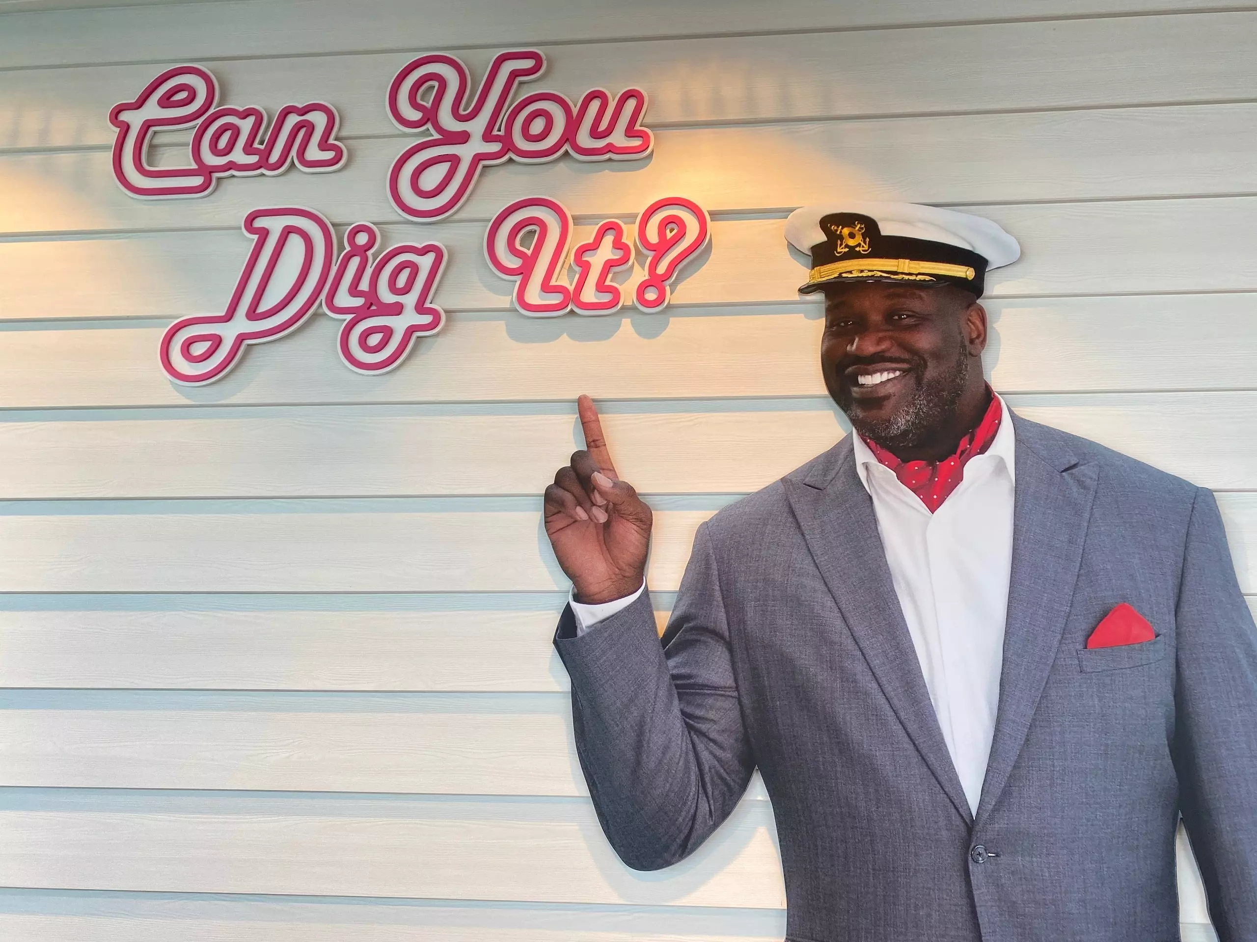 Shaquille O'Neal hat in kip restaurant op in cruise skip, en it is poerbêst 28686_1