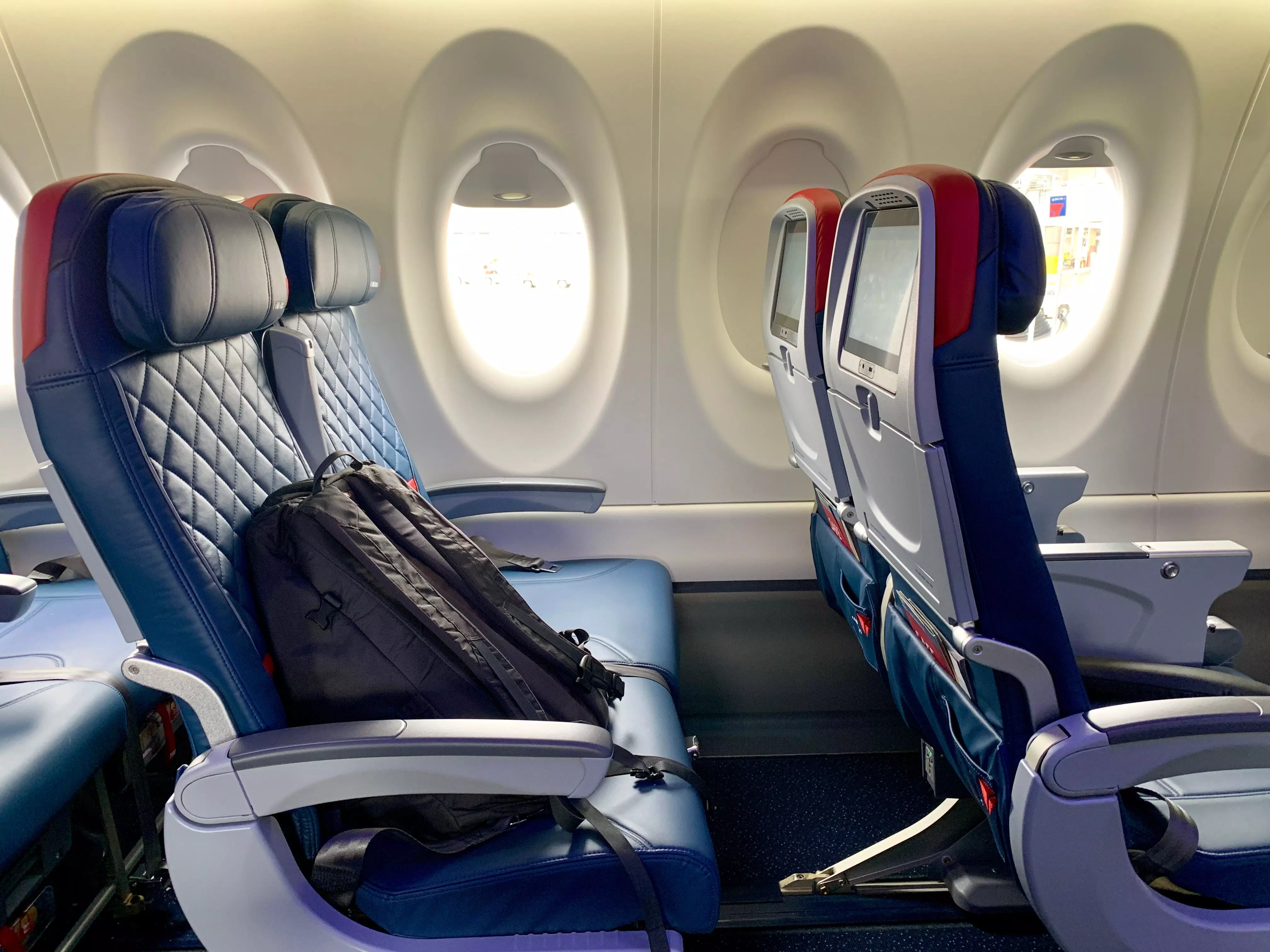 Review Comfort+ ing Delta Airbus A220, New York kanggo Dallas 29037_5