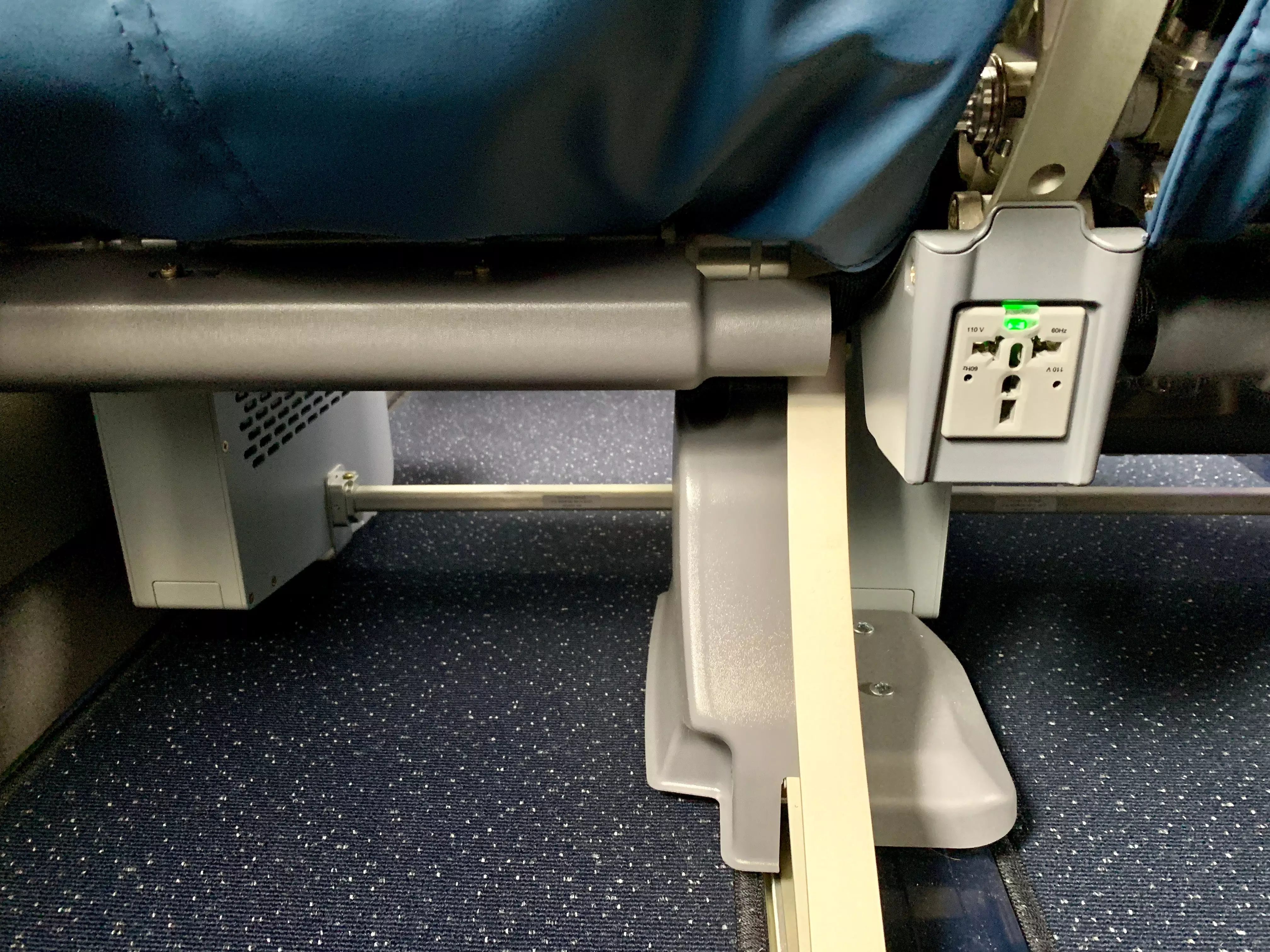 delta A220 comfort panyimpenan underseat