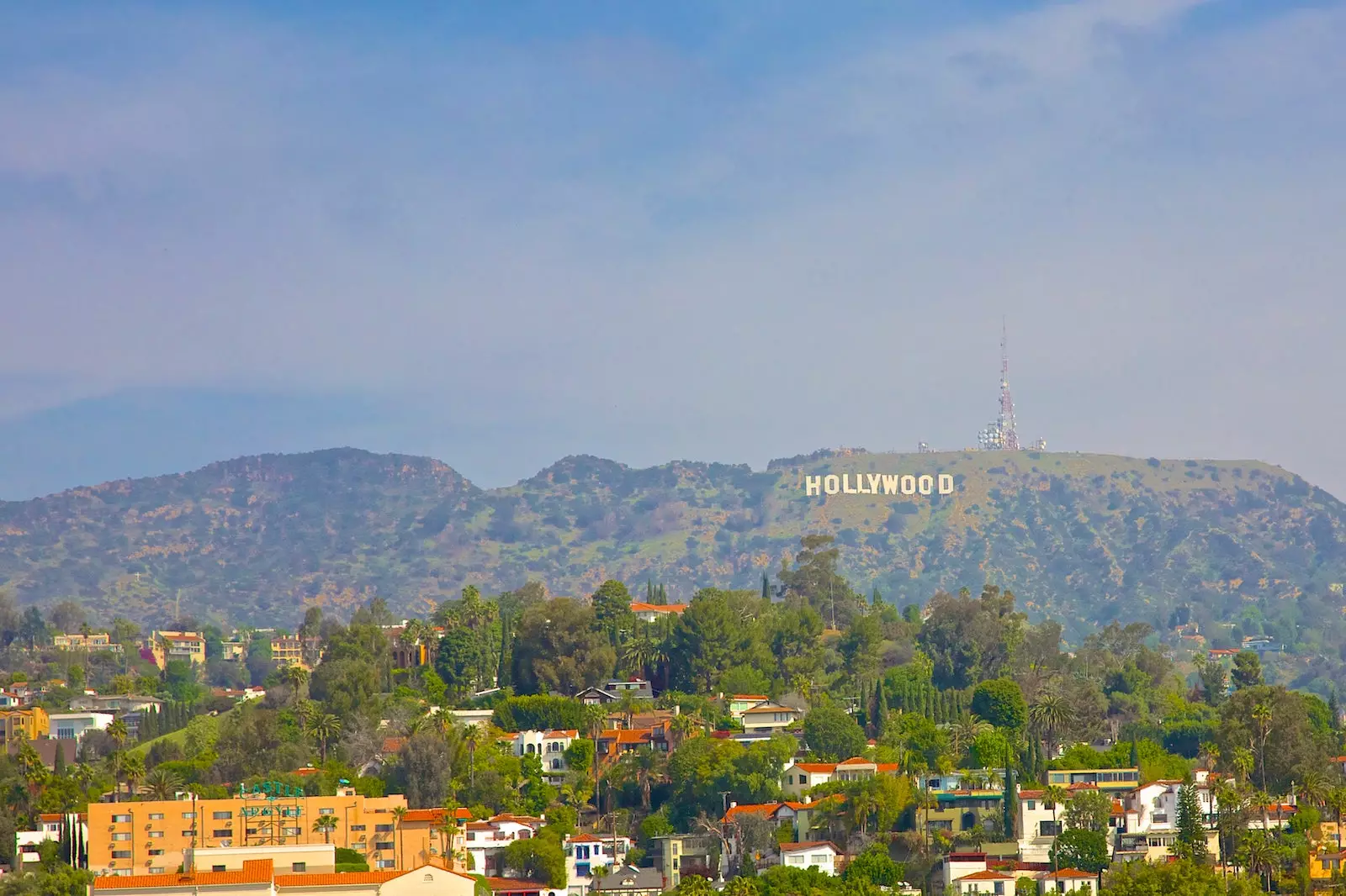 Akojọpọ Iṣowo: Awọn irin-ajo akoko igbi, awọn ọna igba otutu lati Karibeani si California ati diẹ sii