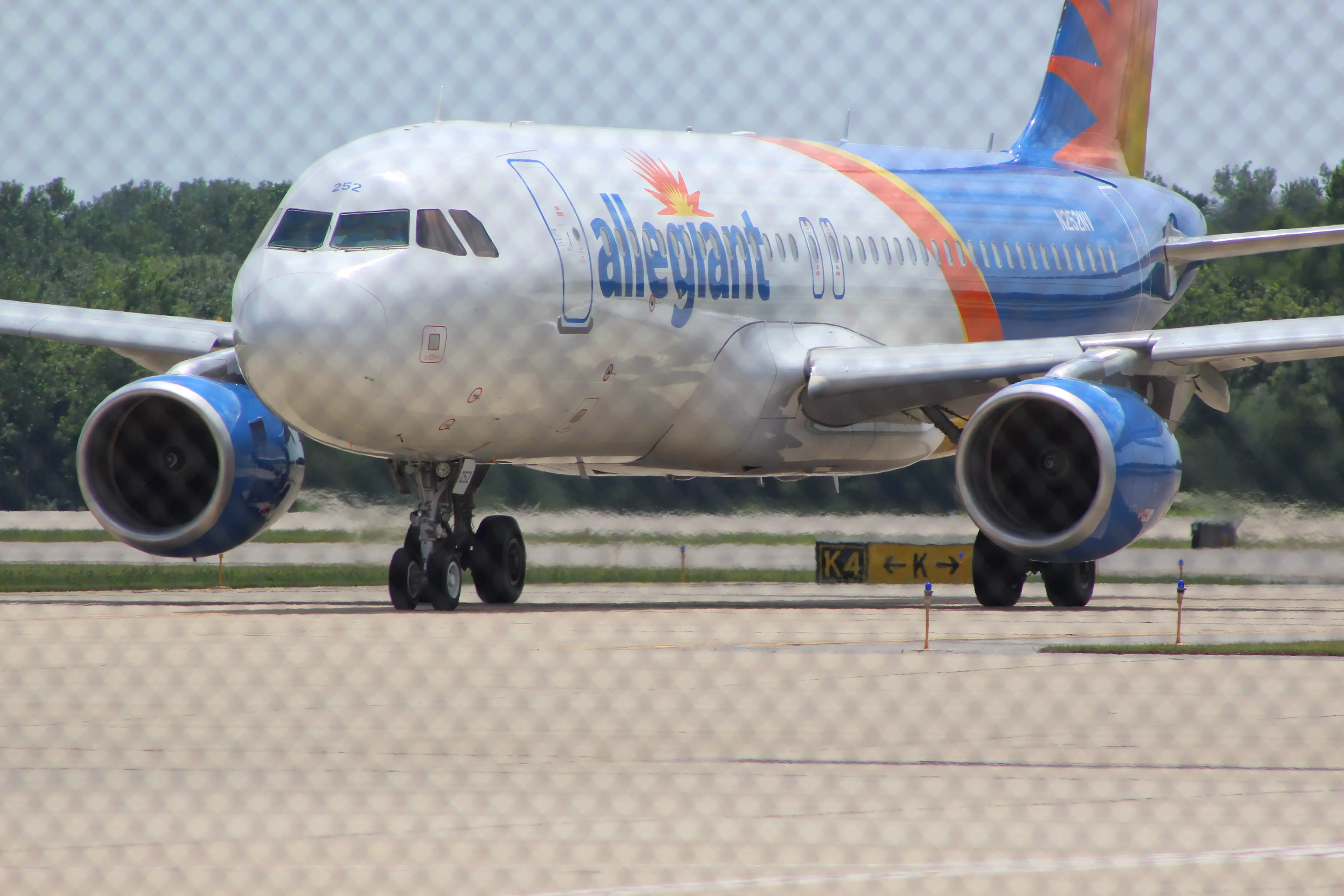 Allegiant Air Airbus A320 på MidAmerica flyplass ved ankomst. (Bilde av Max Prosperi/The Points Guy)