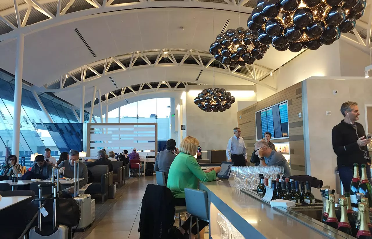 Los Angeles Airport 101: Isang gabay sa mga lounge sa LAX 31021_15