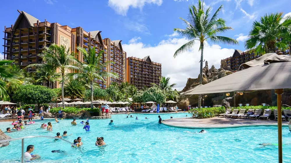 Aulani, A Disney Resort සහ Spa හි ඇති තටාකය දැන් විශ්මයජනක ලෙස පෙනෙන්නේ නැද්ද? (ඡායාරූපය කිම්බර්ලි ටේට් විසිනි)