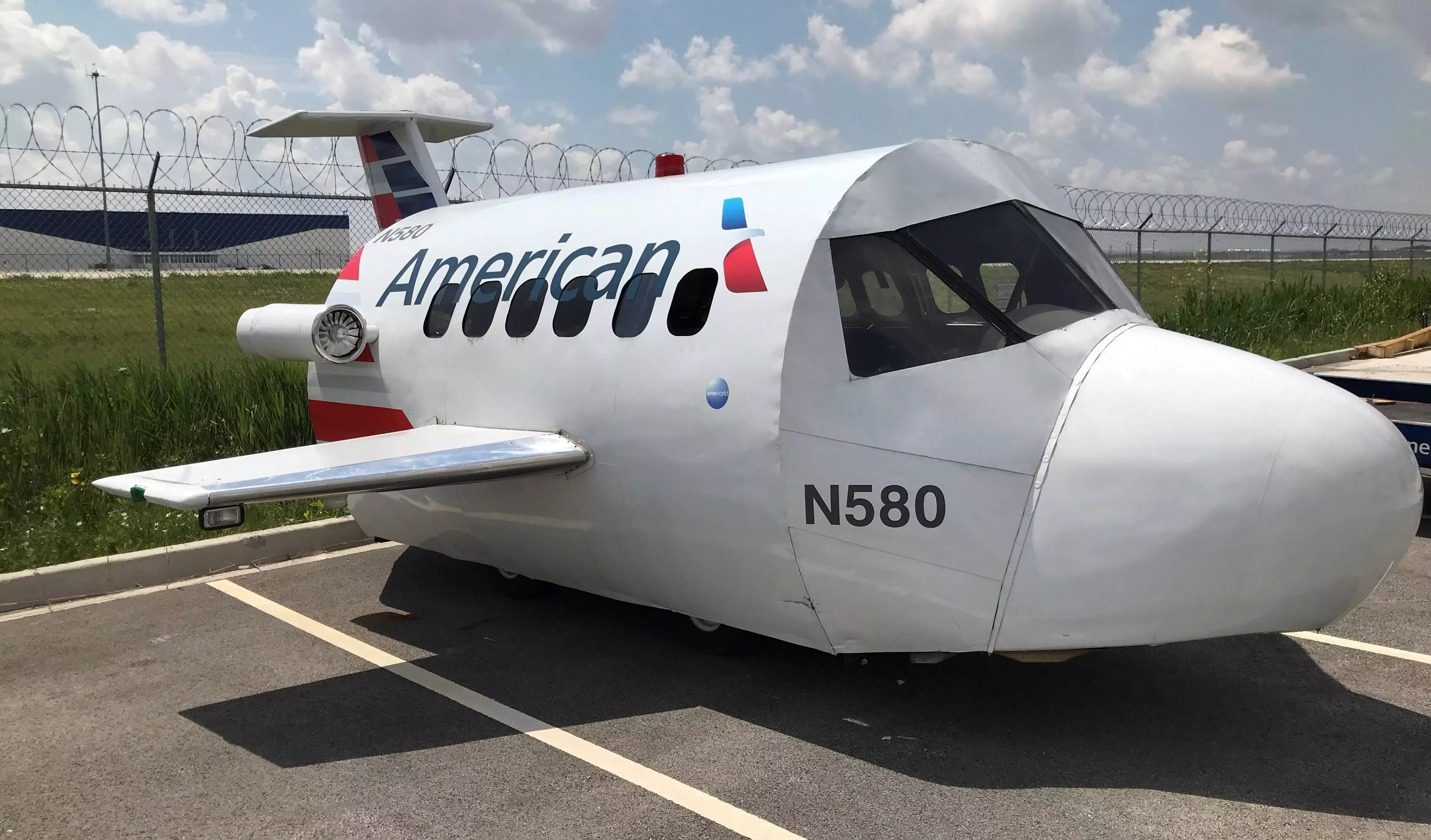 ¿Un MD-80? ¿Qué es ese pequeño avión AA estacionado en O'Hare? 32259_1