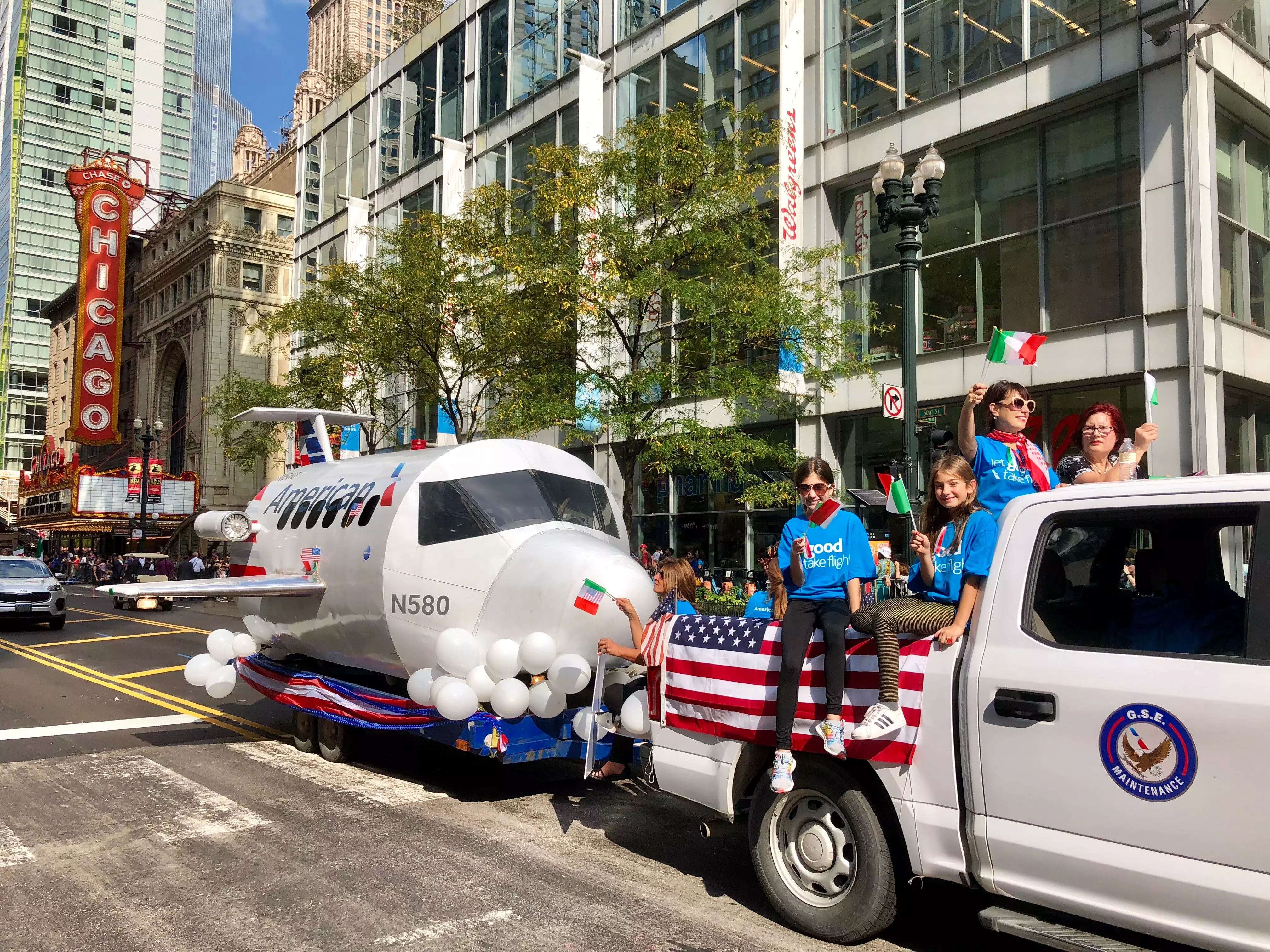 Baby Bird en Chicago Pride, foto cortesía de American Airlines