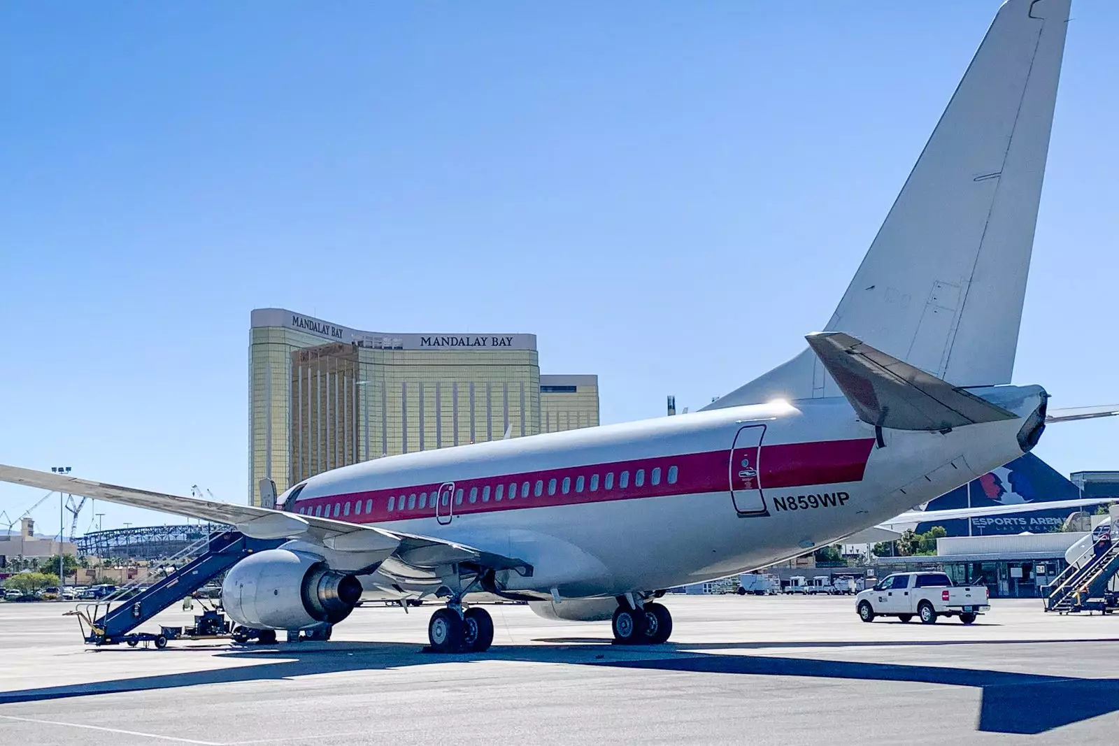 Janet điều hành một đội bay chủ yếu được tạo thành từ những chiếc 737 cũ của Air China. Ảnh của Scott Mayerowitz / TPG