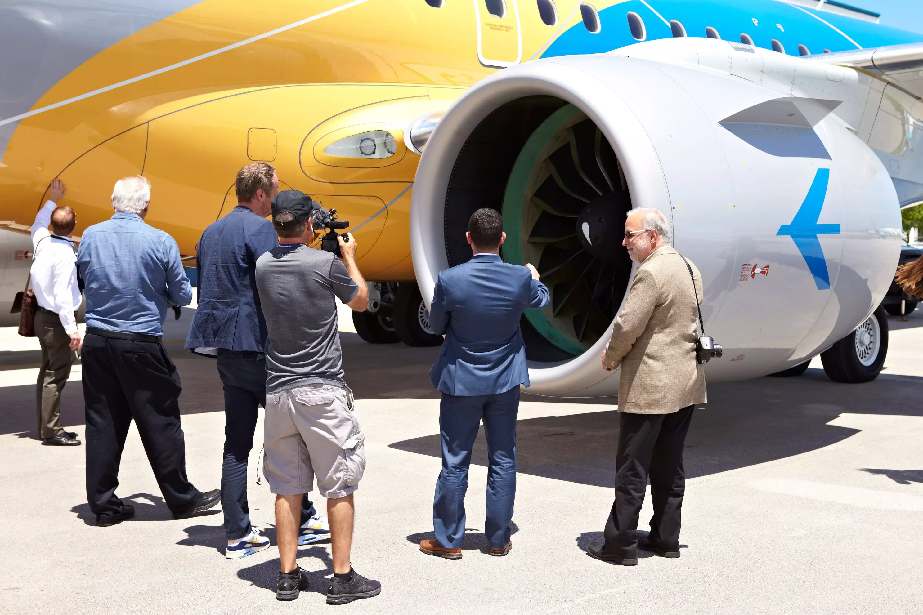 Aproximando-se do motor P&W Geared Turbofan em serviço em um Embraer E2-190. Imagem cortesia da Embraer.