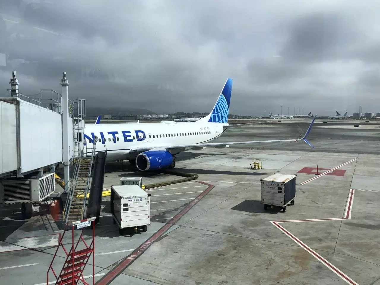 Um Boeing 737-800 da United Airlines em SFO