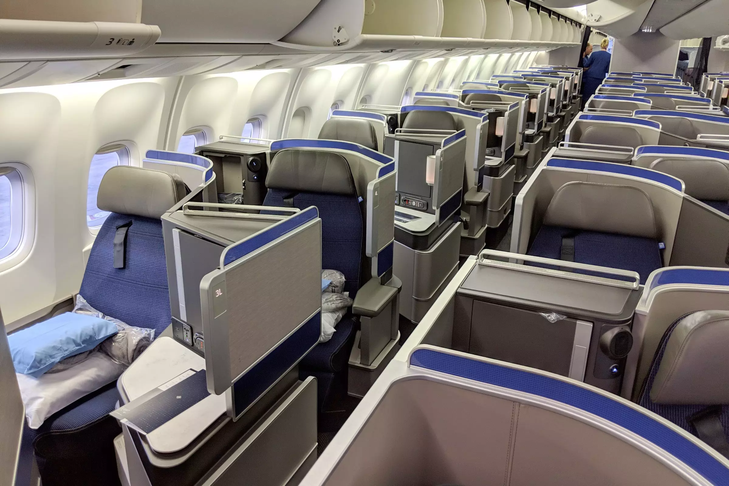 16 Rows of Biz: ทบทวน Polaris เกี่ยวกับ 'High-J' 767 . ของ United 34120_42