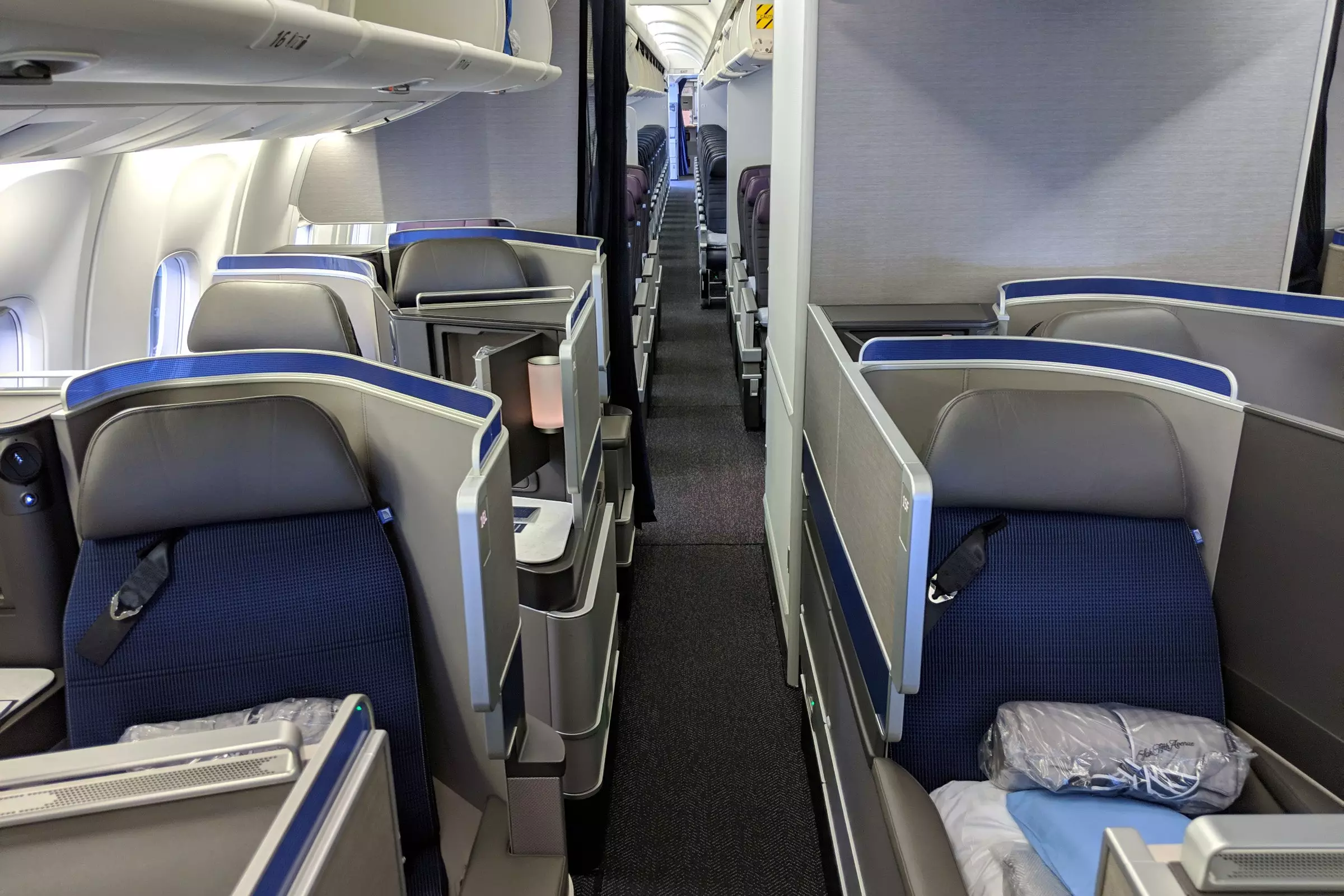 16 Rows of Biz: Reviewing Polaris ing United's 'High-J' 767 34120_43