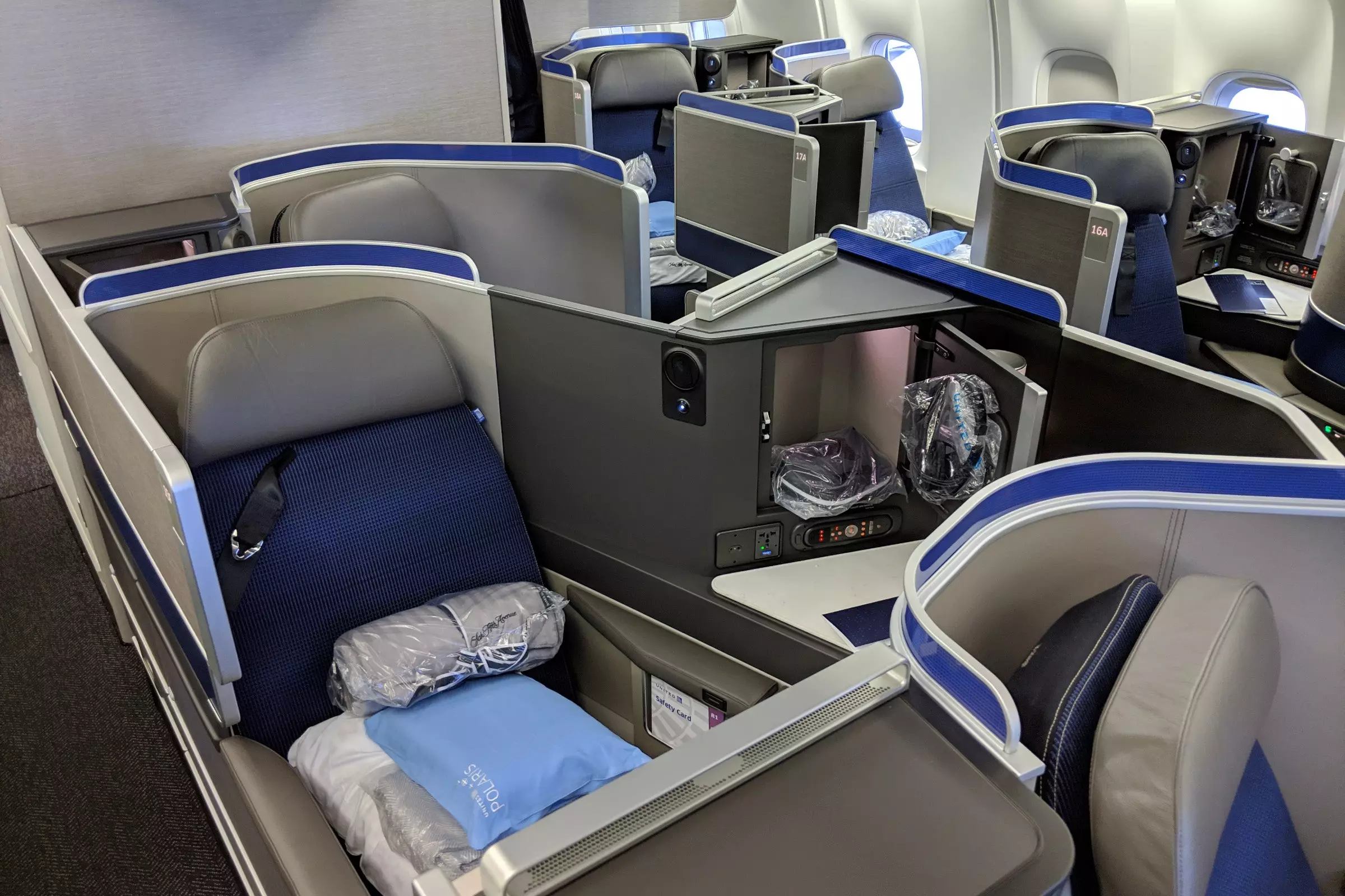 16 Rows of Biz: ทบทวน Polaris เกี่ยวกับ 'High-J' 767 . ของ United 34120_56