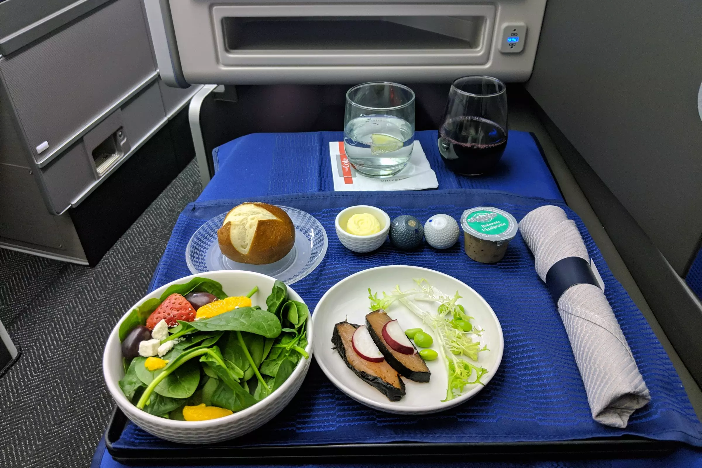 16 Rows of Biz: Reviewing Polaris ing United's 'High-J' 767 34120_68