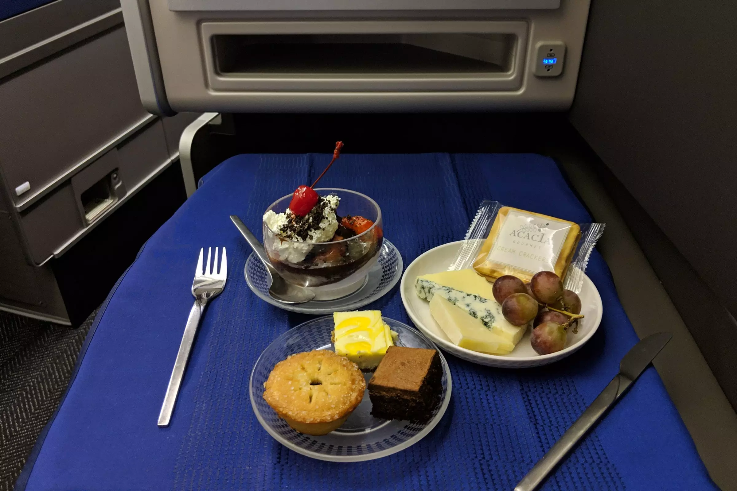 16 Rows of Biz: Reviewing Polaris on United's 'High-J' 767 34120_73