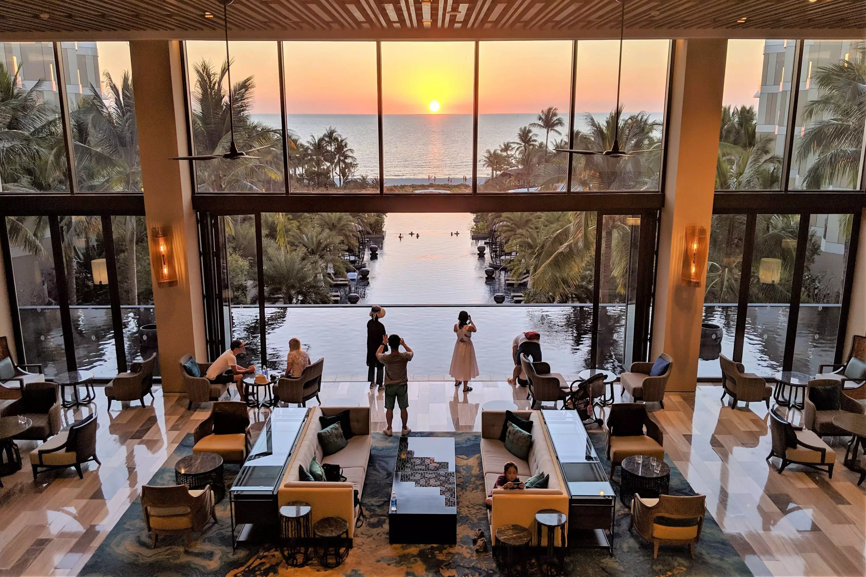 წარმოიდგინეთ თავი InterContinental Phu Quoc-ზე მზის ჩასვლისას. (ფოტო ქეთი გენტერი/The Points Guy)