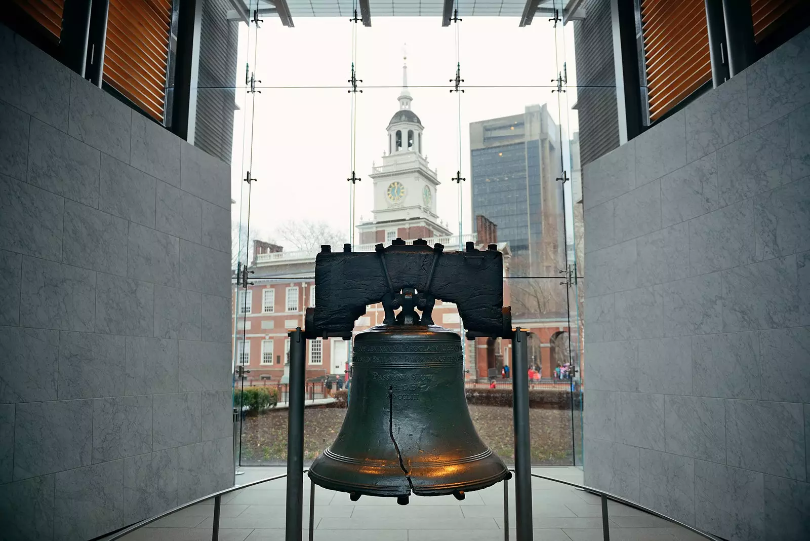 Liberty Bell na Ukumbi wa Uhuru huko Philadelphia