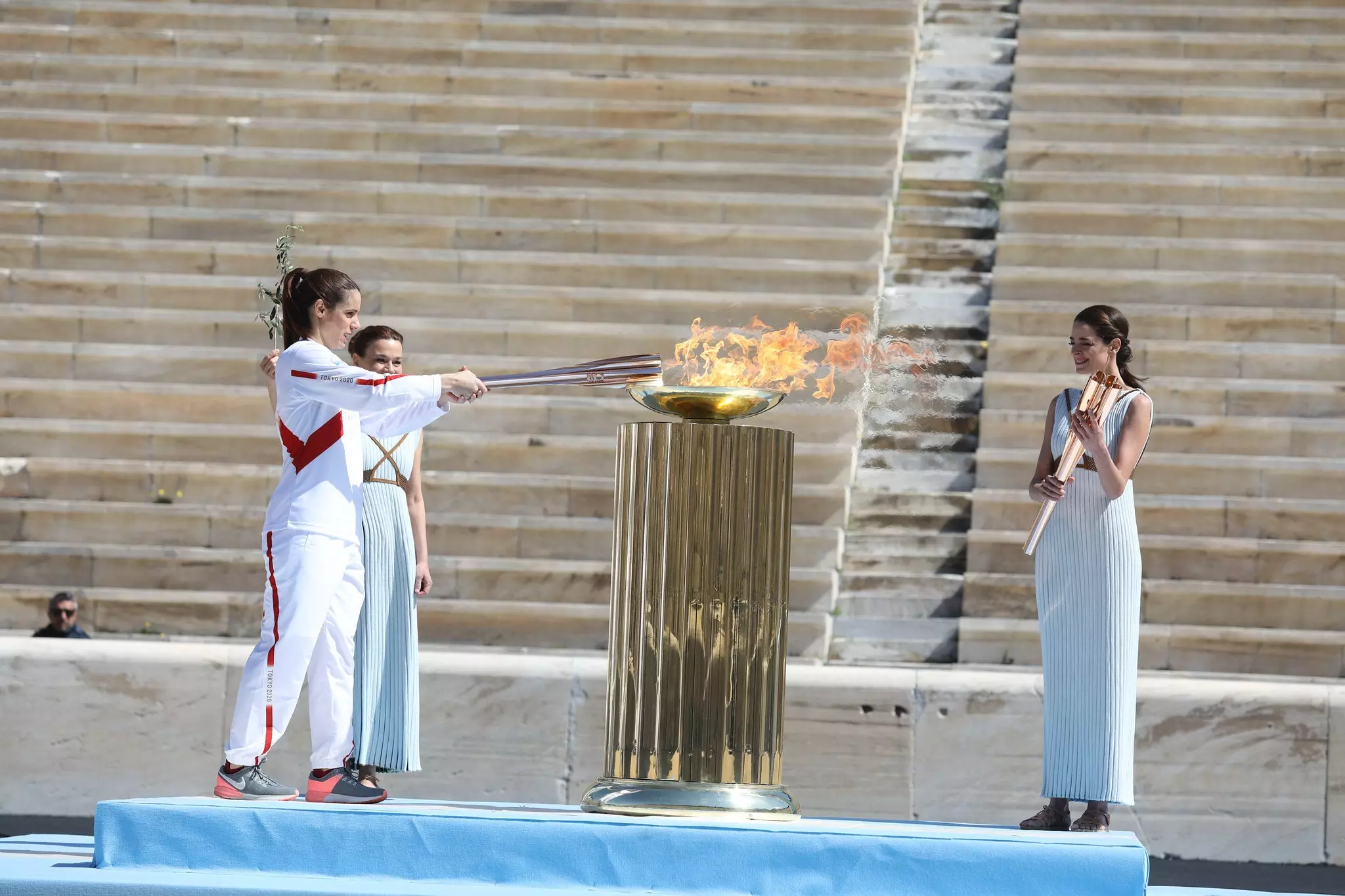 Olimpiýa alawy Japanaponiýa syýahatyna başlaýar (Surat Halkara Olimpiýa komitetiniň rugsady bilen)