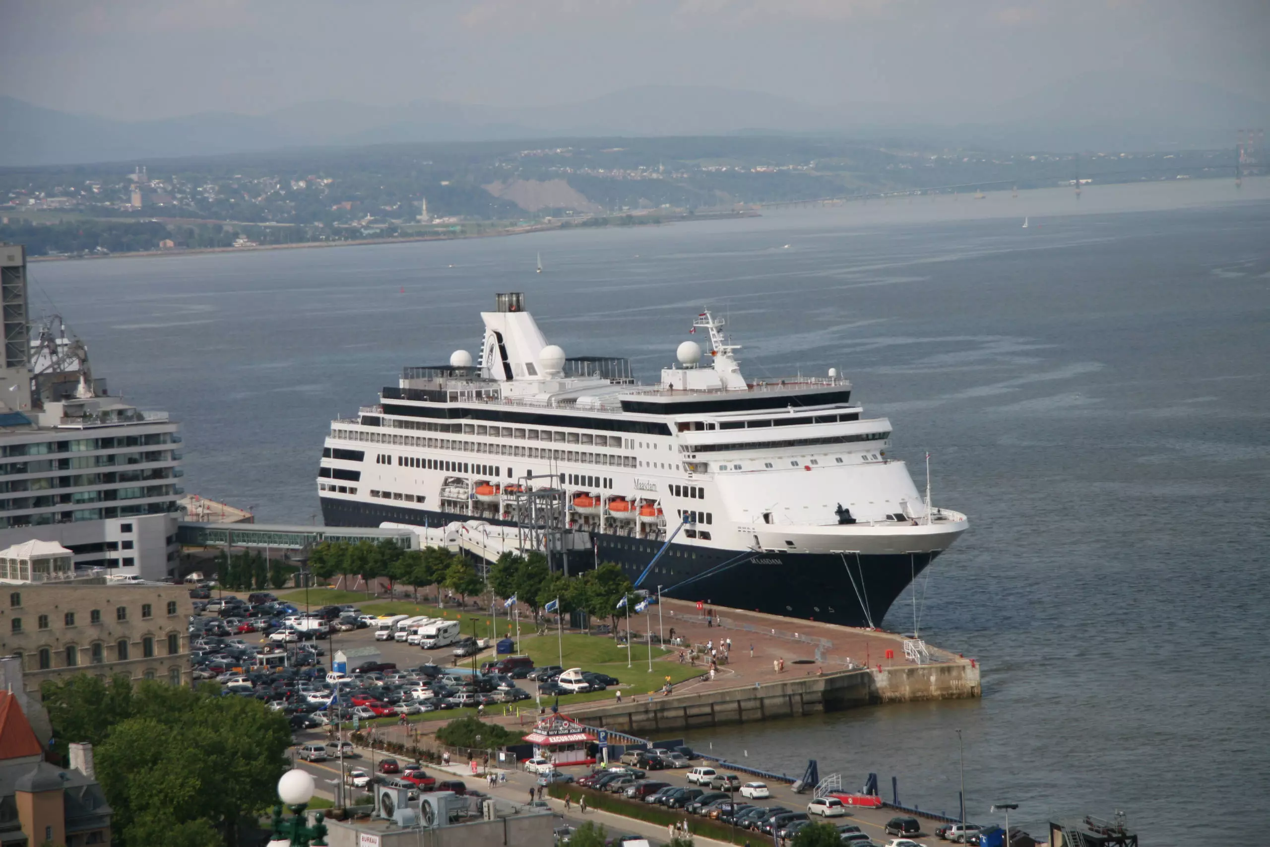 Maasdam. (Foto udlånt af Holland America)