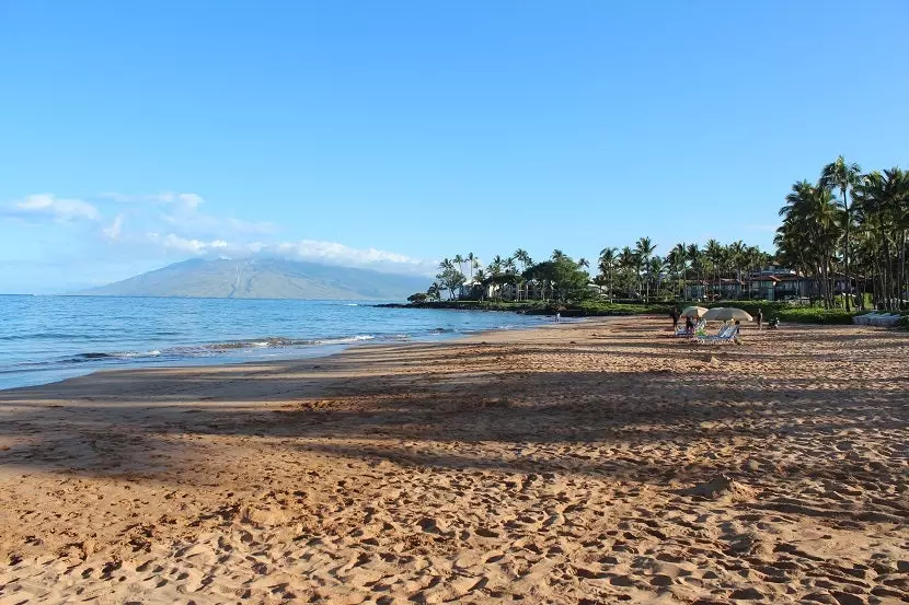 Grand Wailea Beach (duab los ntawm Peter Rothbart)