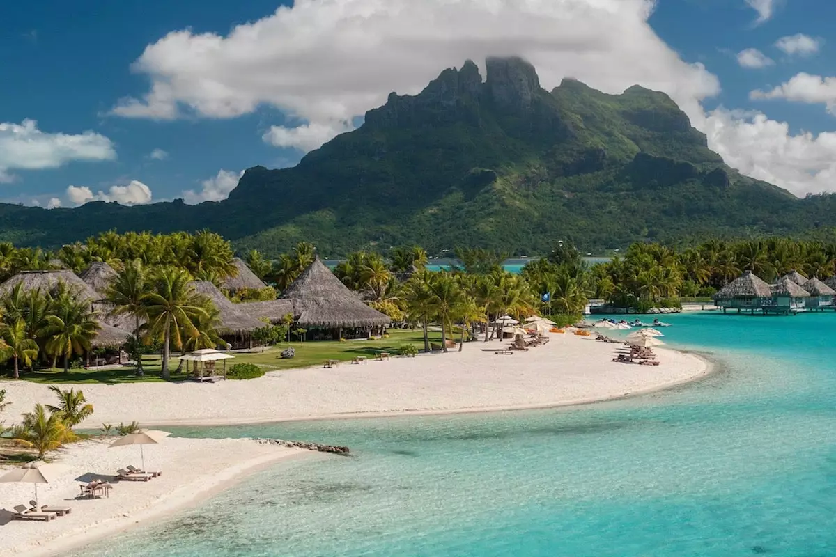 (Llun trwy garedigrwydd The St. Regis Bora Bora)