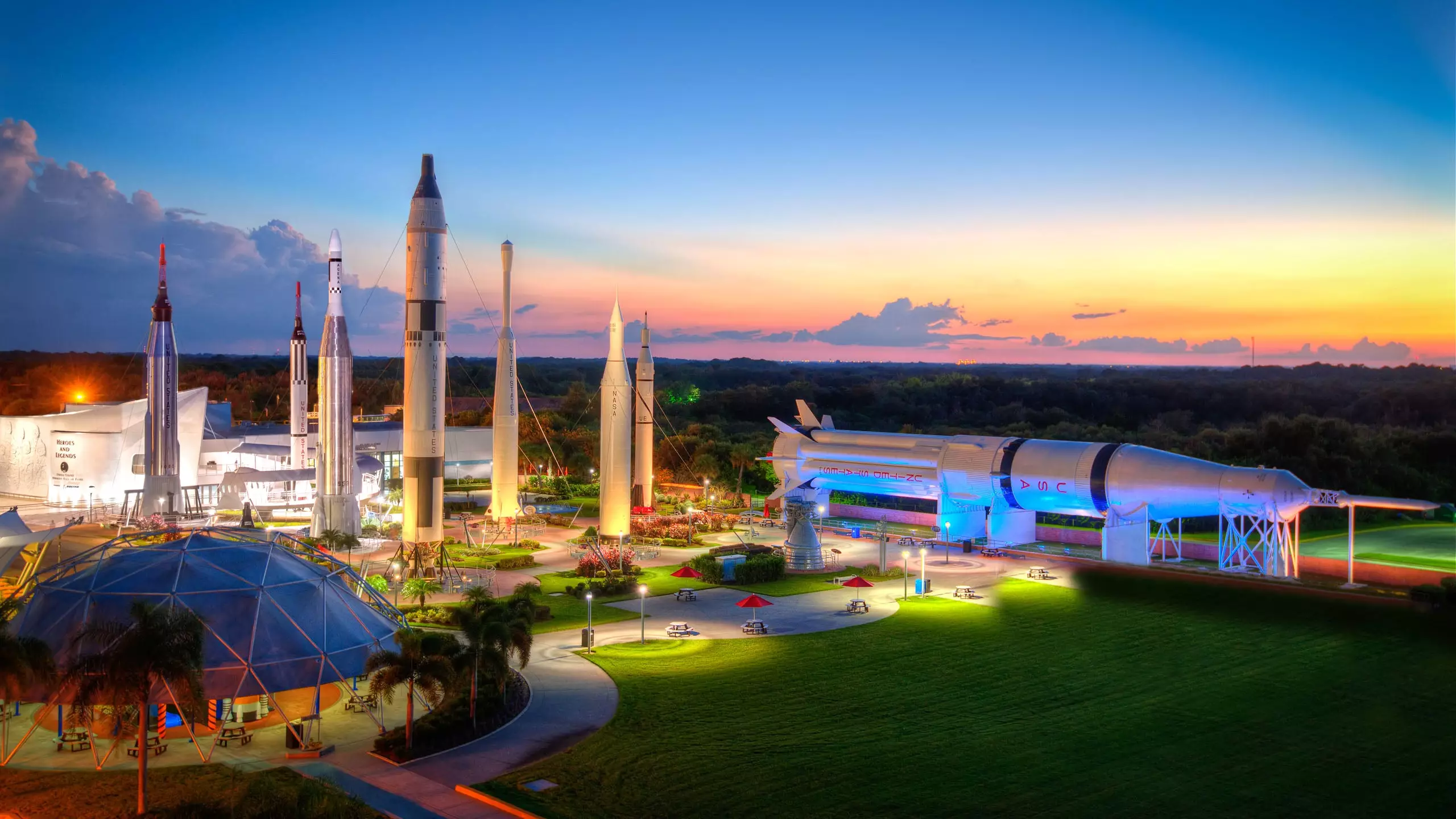 Rocket Garden (ဓာတ်ပုံ - Kennedy Space Center မှ ကူးယူဖော်ပြသည်)