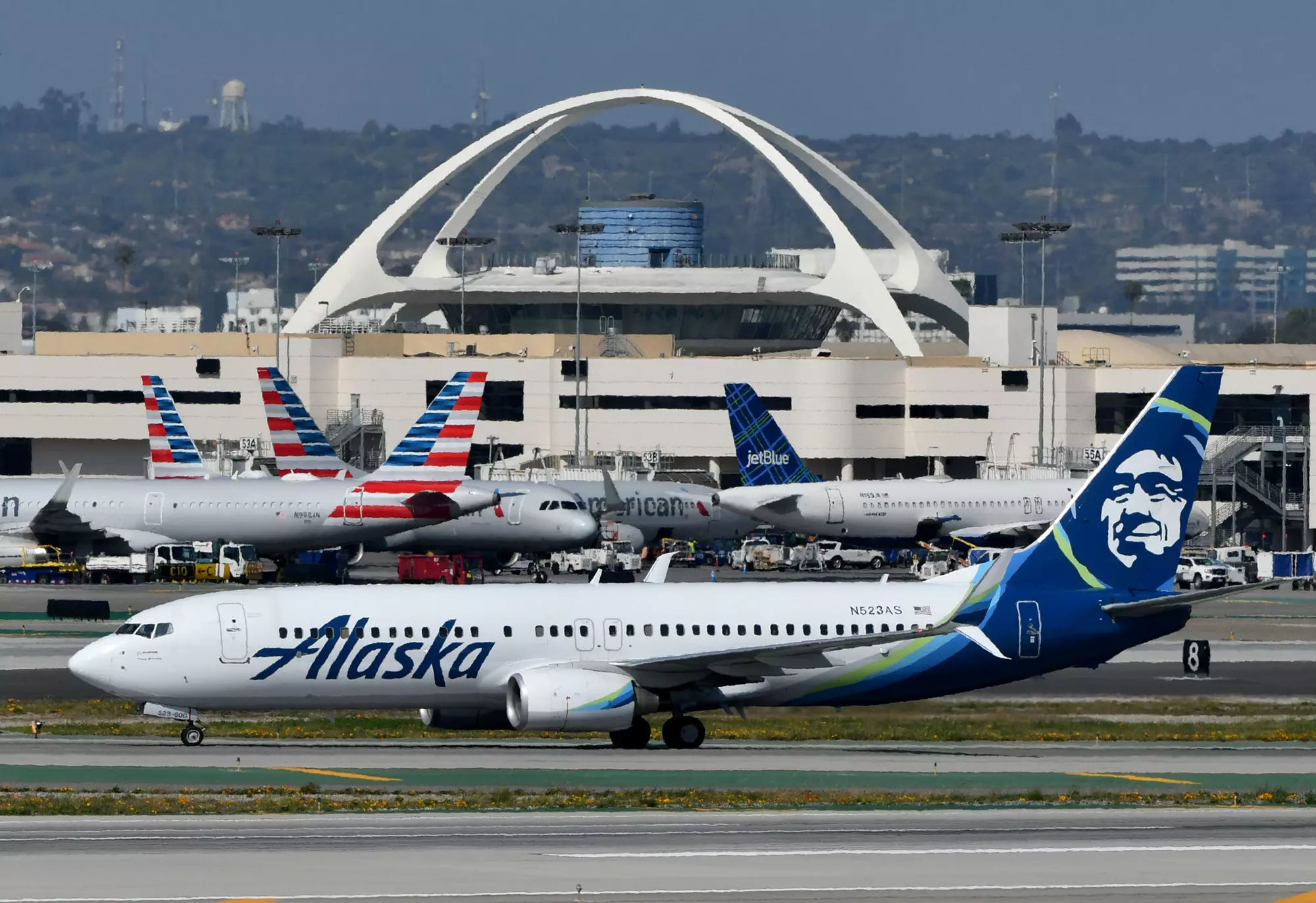 Alaska Airlines 737-800 ayaa lagu arkay Gegida Caalamiga ah ee Los Angeles Maarso 2019. (Sawirka Alberto Riva/The Points Guy)