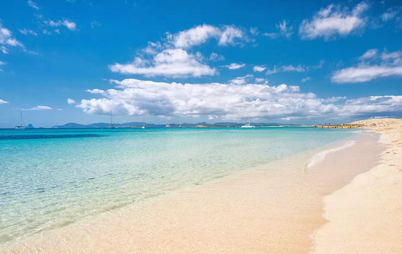 Playa de Ses Ilosystem, Formentera, Tây Ban Nha. (Ảnh của Juergen Sack / Getty Images)