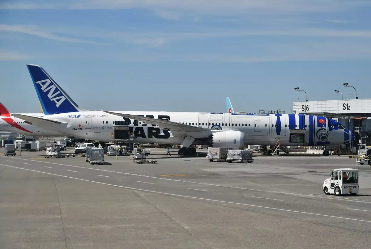 Jedan od ANA Star Wars 787 u Seattleu 12. maja 2018. (Fotografija Alberta Rive / The Points Guy)