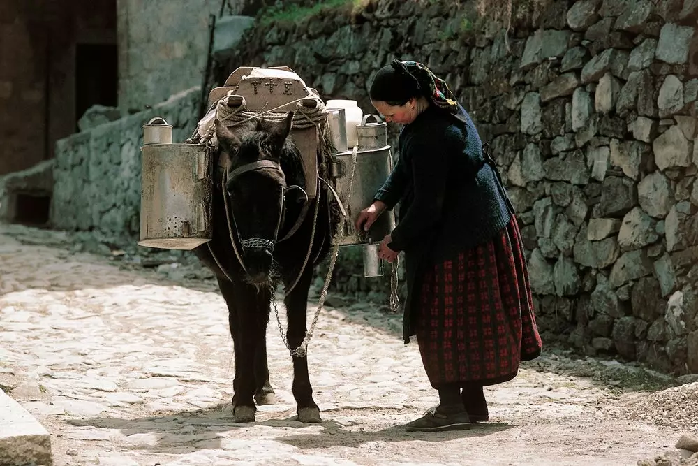 Awọn eniyan n gbe (fere) lailai ni Ikaria, Greece, ọpẹ si rọrun, igbesi aye ti ko ni wahala. Aworan iteriba ti Dea G. Sioen nipasẹ Getty Images.