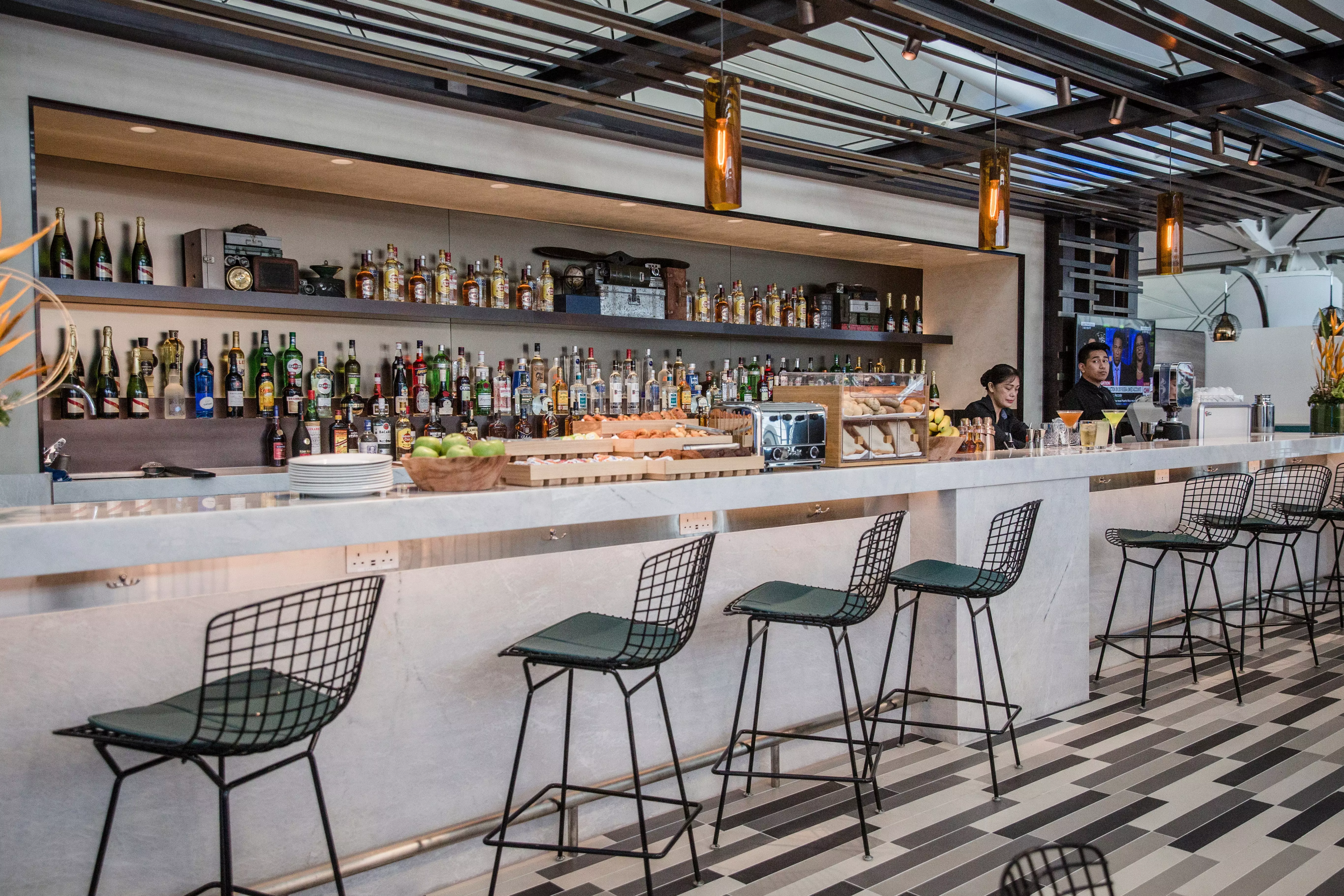 HONG KONG - SEPTEMBER 29: American Express fiert de iepening fan 'e Centurion Lounge op it ynternasjonale fleanfjild fan Hong Kong op 29 septimber 2017 yn Hong Kong, Hong Kong. (Foto troch Billy H.C. Kwok / Getty Images foar American Express)