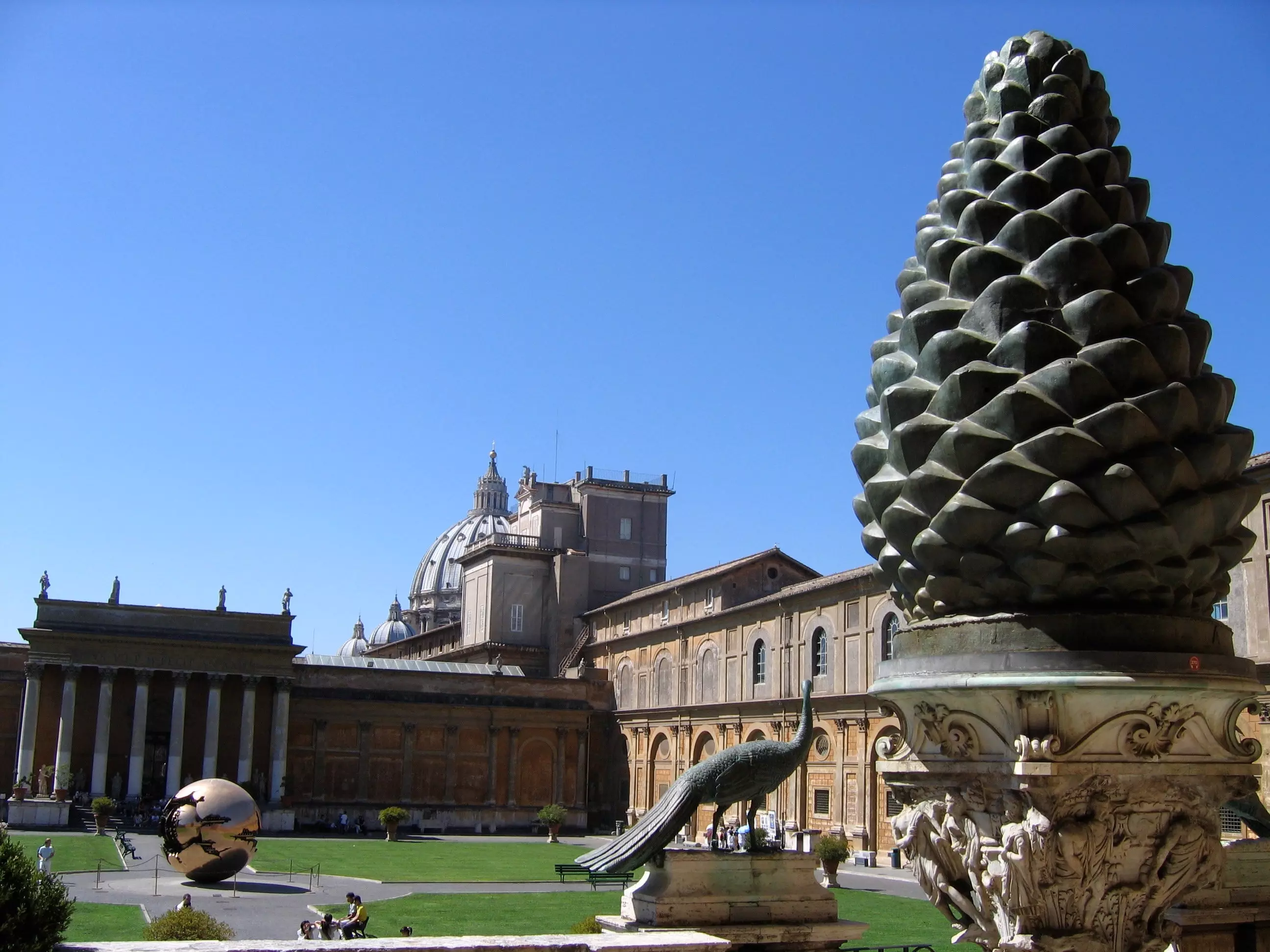 halaman pinecone vatican