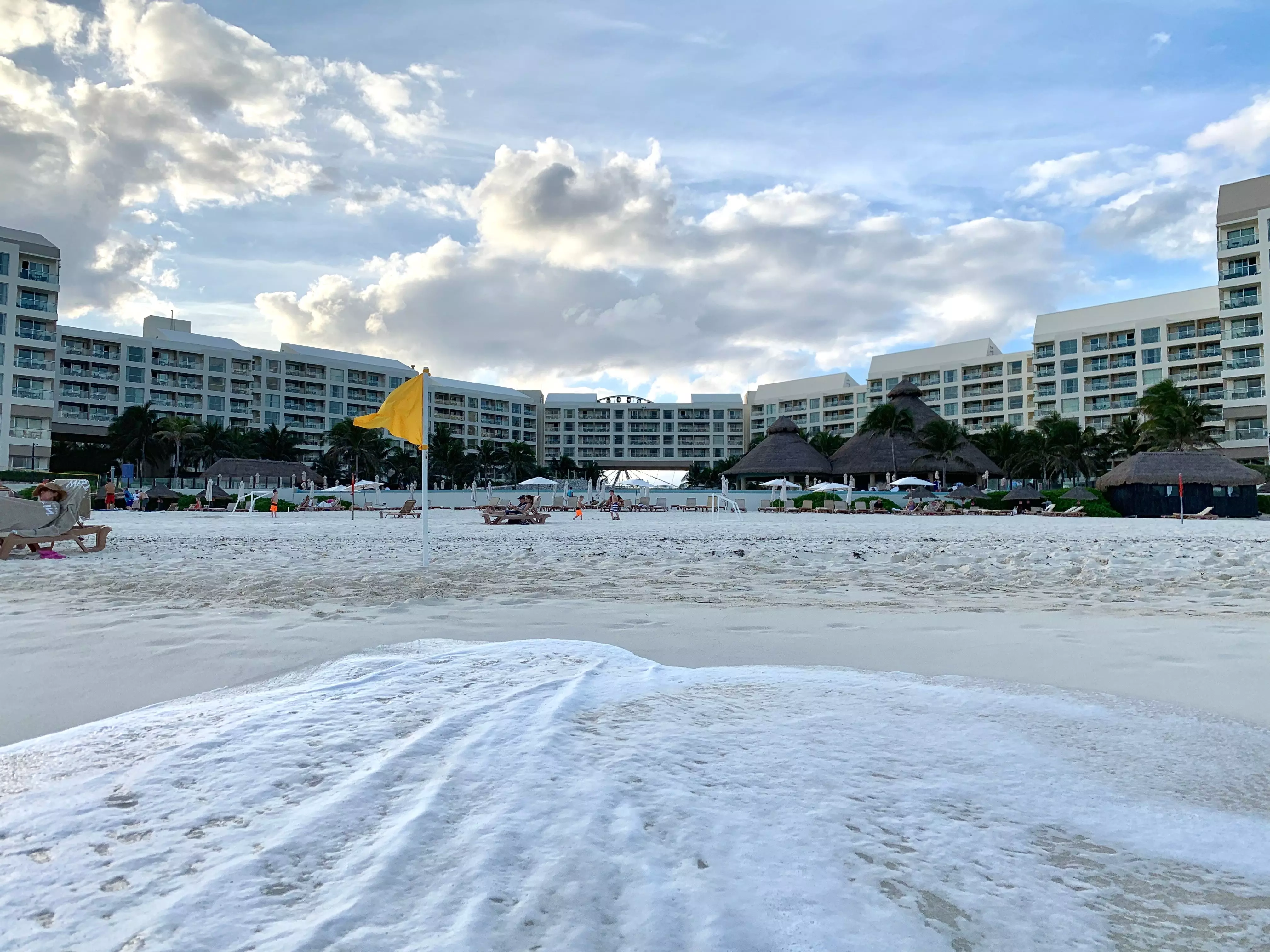 Westin Lagunamar Ocean Resort Cancun nhìn từ đại dương