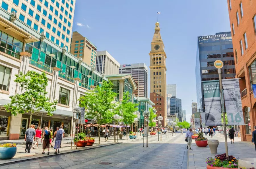 Malo ogulitsa oyenda pansi a 16th Street. Chithunzi mwachilolezo cha Albert Pego kudzera pa Shutterstock