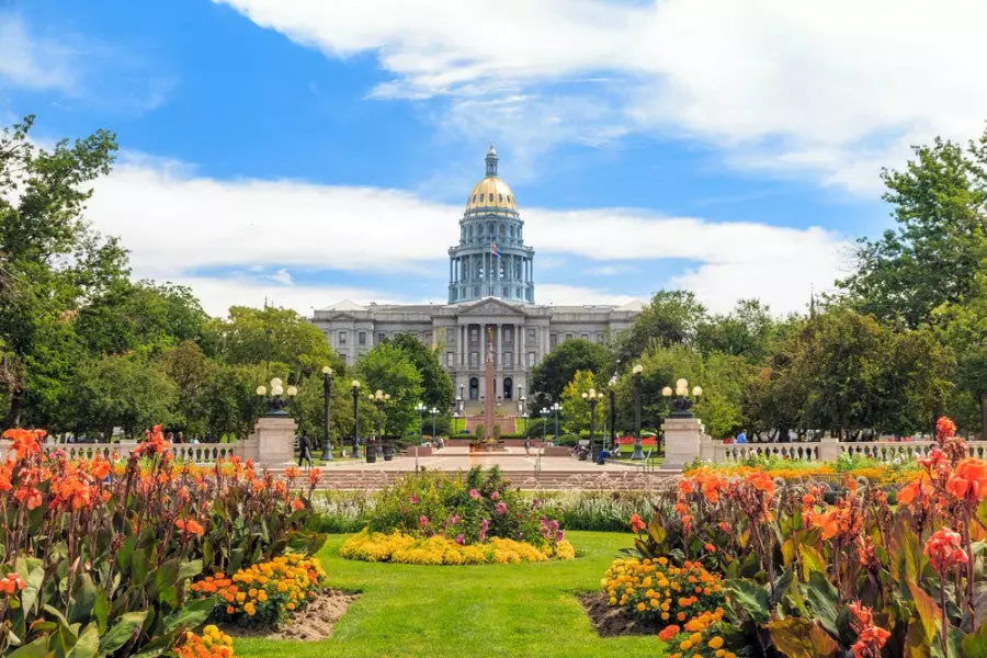 Ụlọ Colorado State Capitol mara mma. Foto sitere n'ikike nke f11photo site na Shutterstock