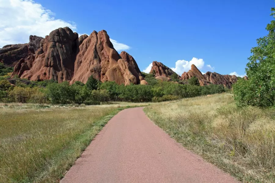 Ho tsamaea ka maoto ho Red Rocks. Setšoantšo se amoheloa ke Thomas Barrat ka Shutterstock