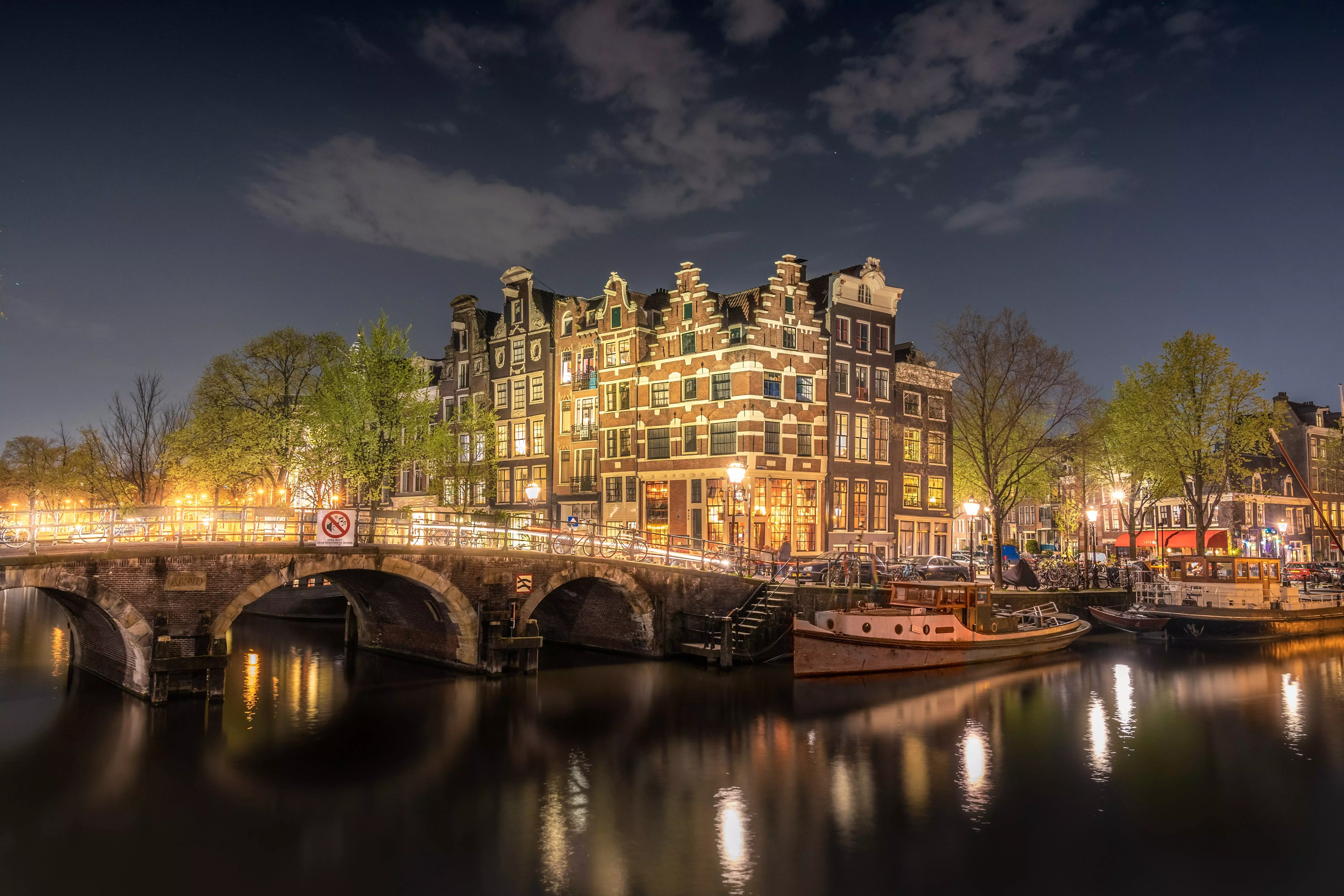 Amsterdam. (Ansgar Sxeffold surati)