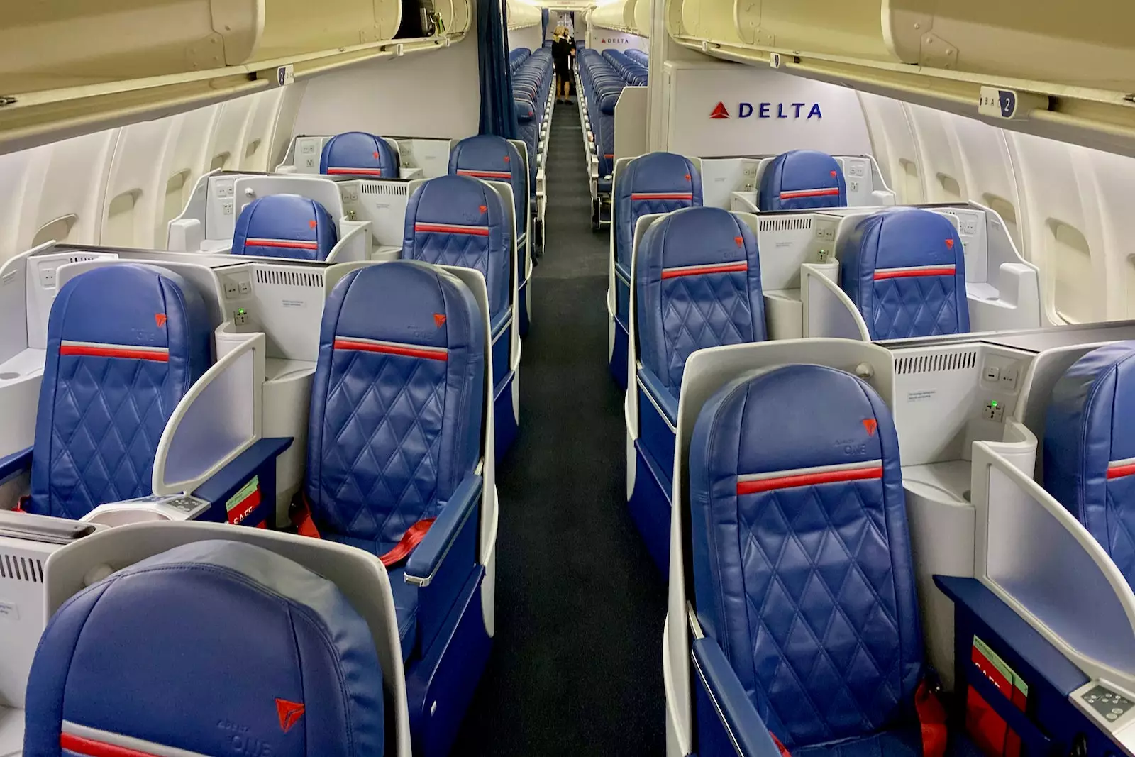 Delta megwara megide American, JetBlue nwere ọtụtụ ụgha-flats na LA 7878_1