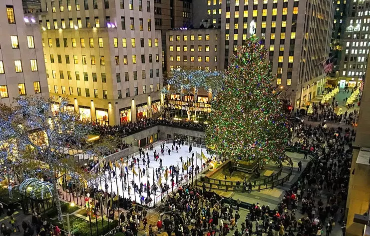 Forelsk dig som Buddy i New Yorks Rockefeller Center. Billede udlånt af James Patrick Waddell via Getty Images.