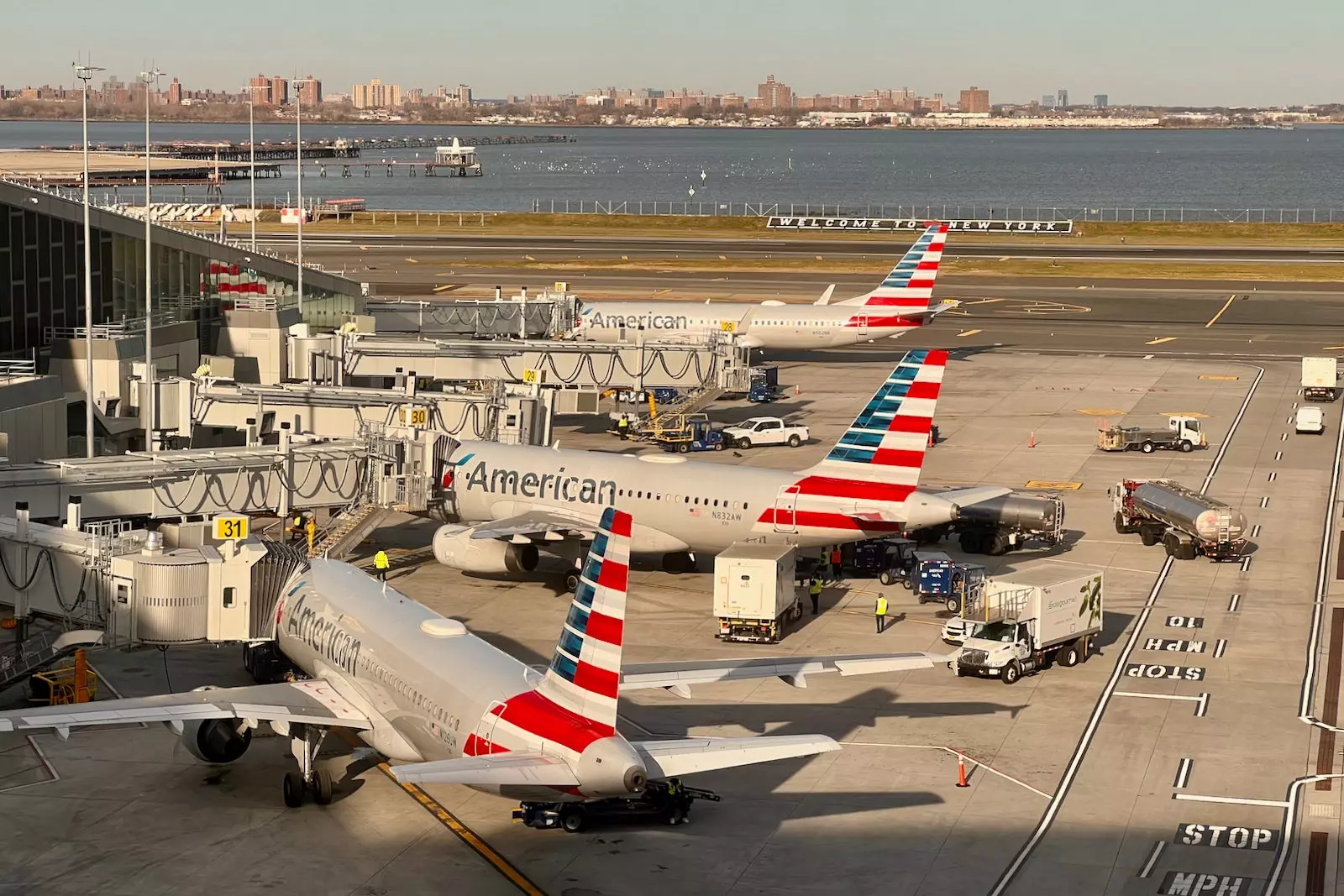 Paano makakuha ng huling-minutong katayuan ng American, Delta at United 8576_1