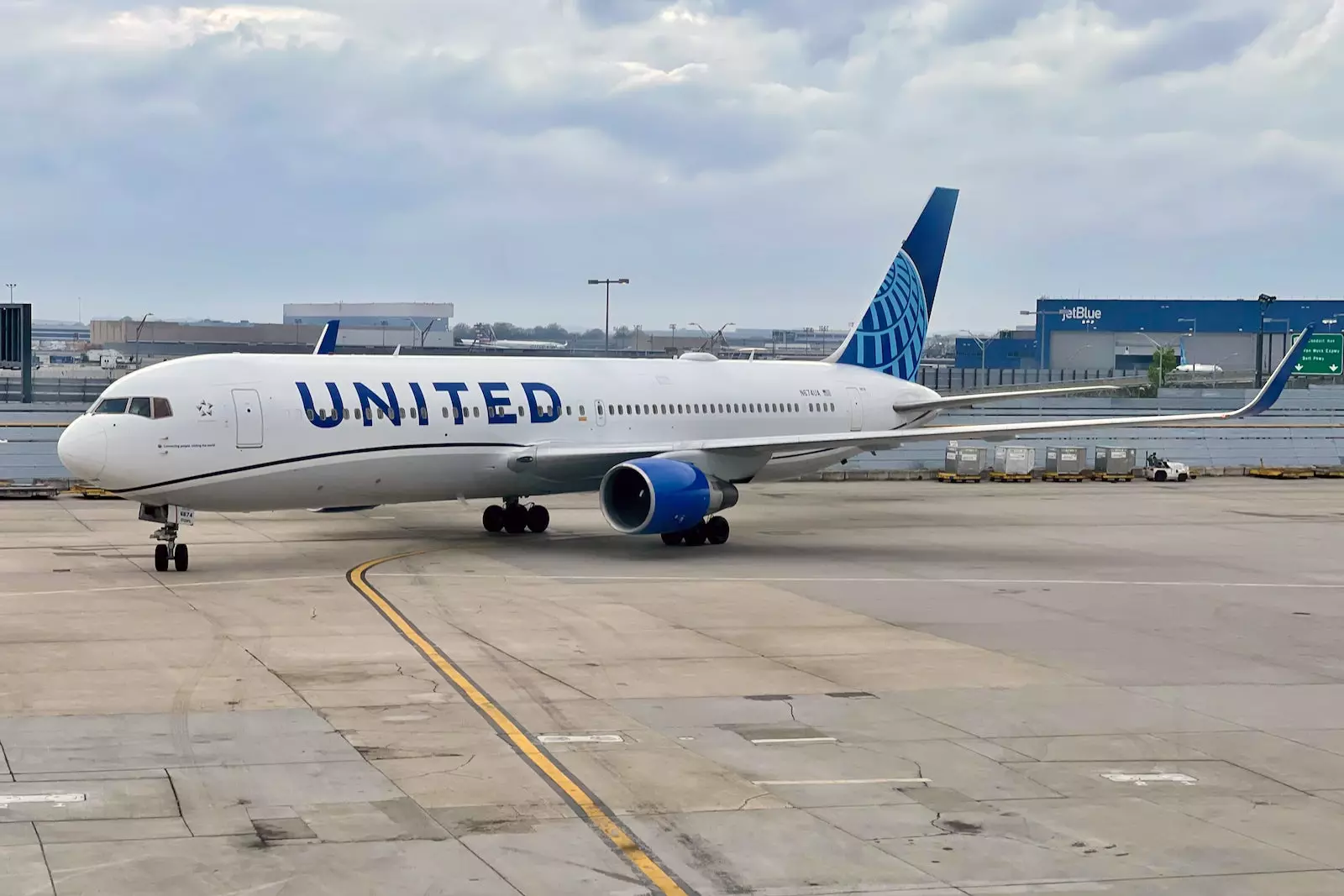 Агляд: найноўшыя флагманскія маршруты United паміж Нью-Ёрк-JFK і LAX 8605_1