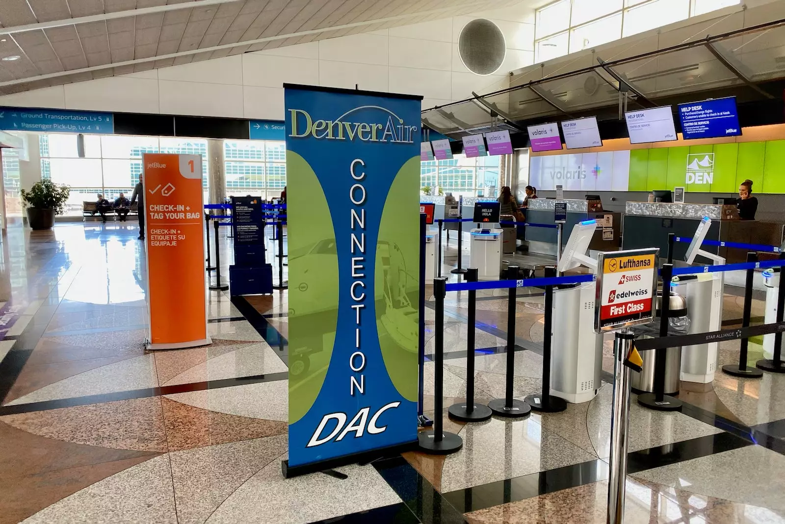 Wie es ist, mit Denver Air Connection zu fliegen 8819_8