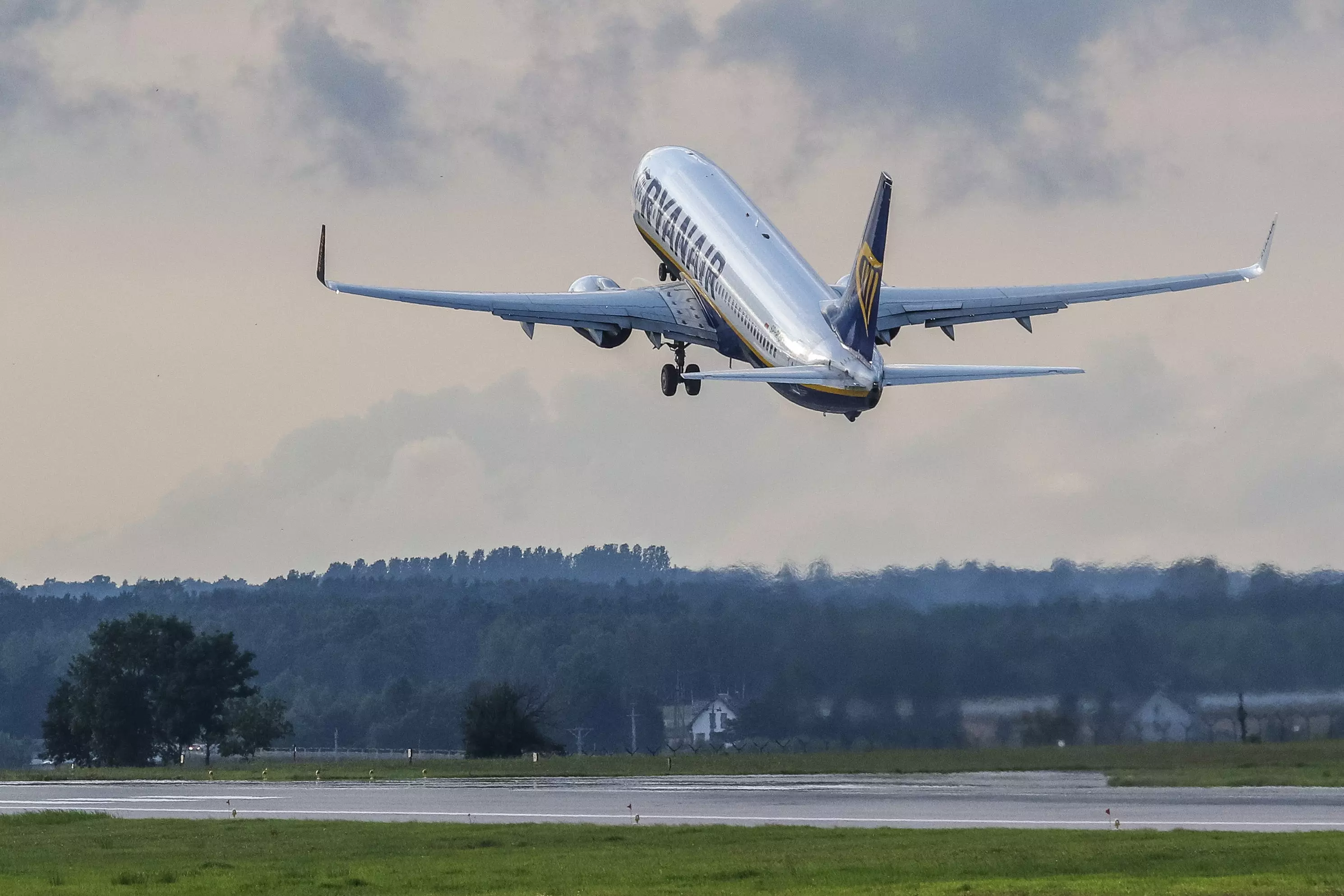 Yon avyon Ryanair Boeing 737-8AS 9SP-RSC k ap dekole ayewopò Gdansk (GDN) wè nan Gdansk, Polòy, 16 out 2019 (Foto pa Michal Fludra/NurPhoto atravè Geti Images)