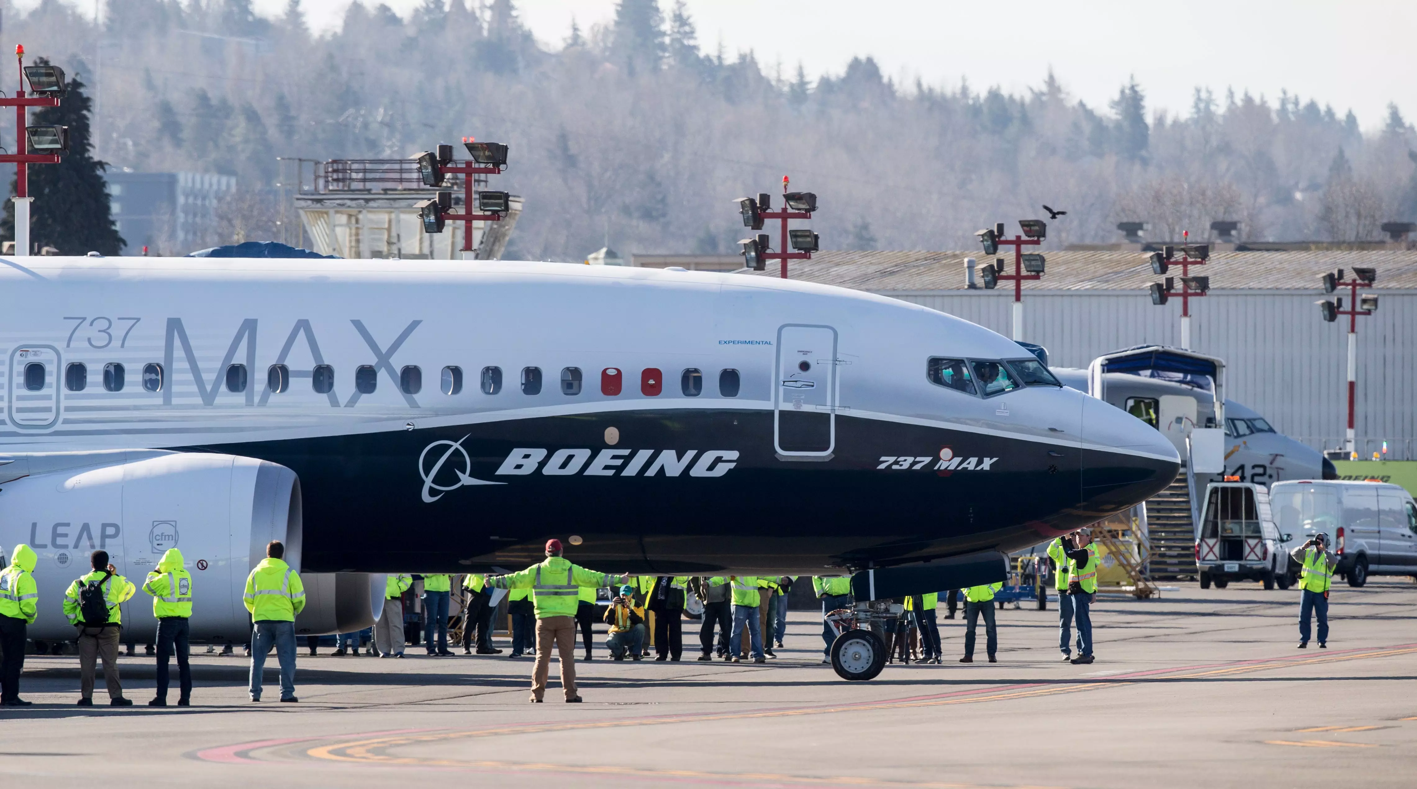 RENTON, WA - 16 MAART: Een Boeing 737 MAX 7 taxi's voor zijn eerste vlucht op Renton Municipal Airport, op 16 maart 2018 in Renton, Washington. Het vliegtuig is de kortste variant van de zuinige MAX-familie. (Foto door Stephen Brashear/Getty Images)