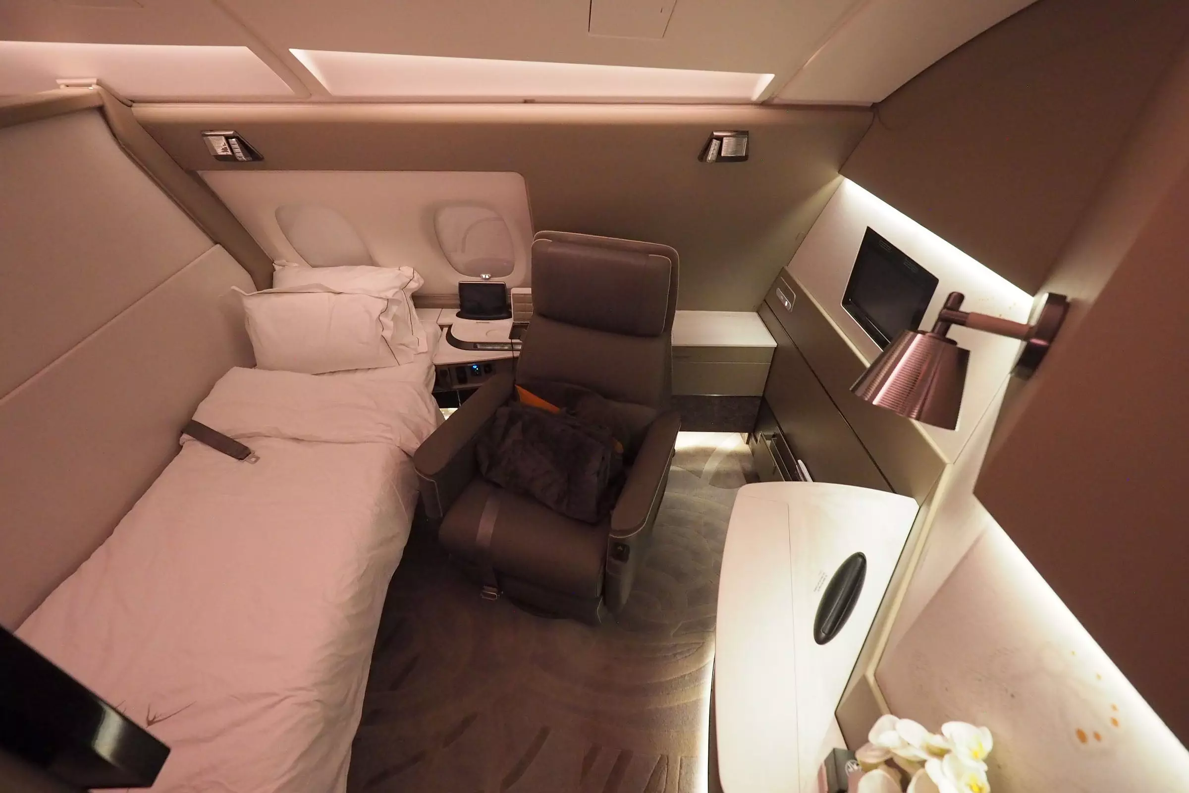 ການທົບທວນຄືນ: A380 Suite ໃຫມ່ຂອງສິງກະໂປ, ທໍາອິດທີ່ດີທີ່ສຸດຂອງໂລກ 969_23