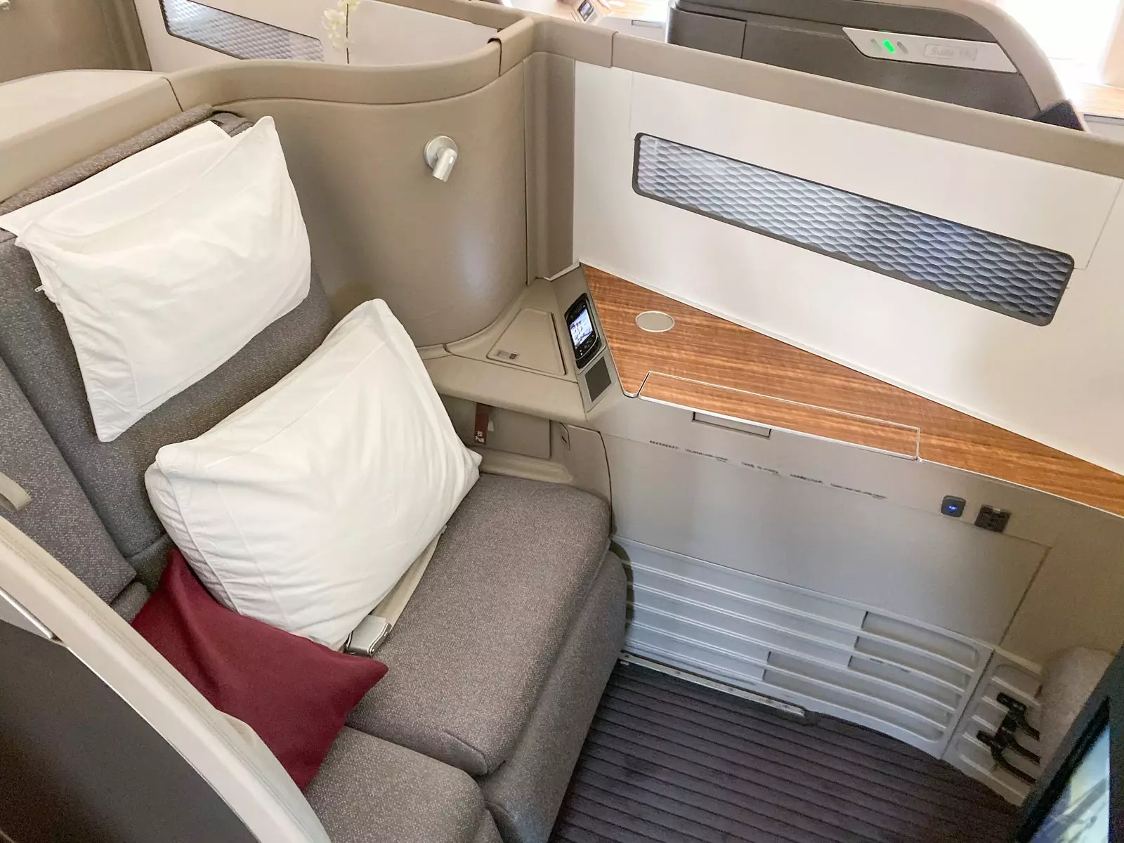 Cathay Pacific First Class (ဓာတ်ပုံ- Emily McNutt/The Points Guy)