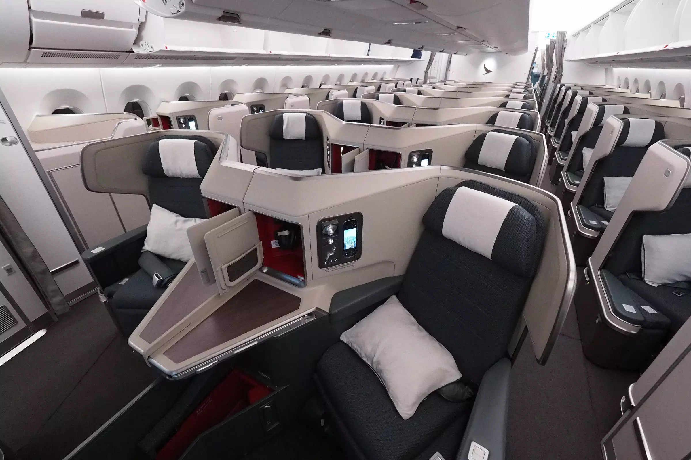 Cathay Pacific giảm giá trị nhiều giải thưởng Asia Miles, tạo ra các thay đổi khác