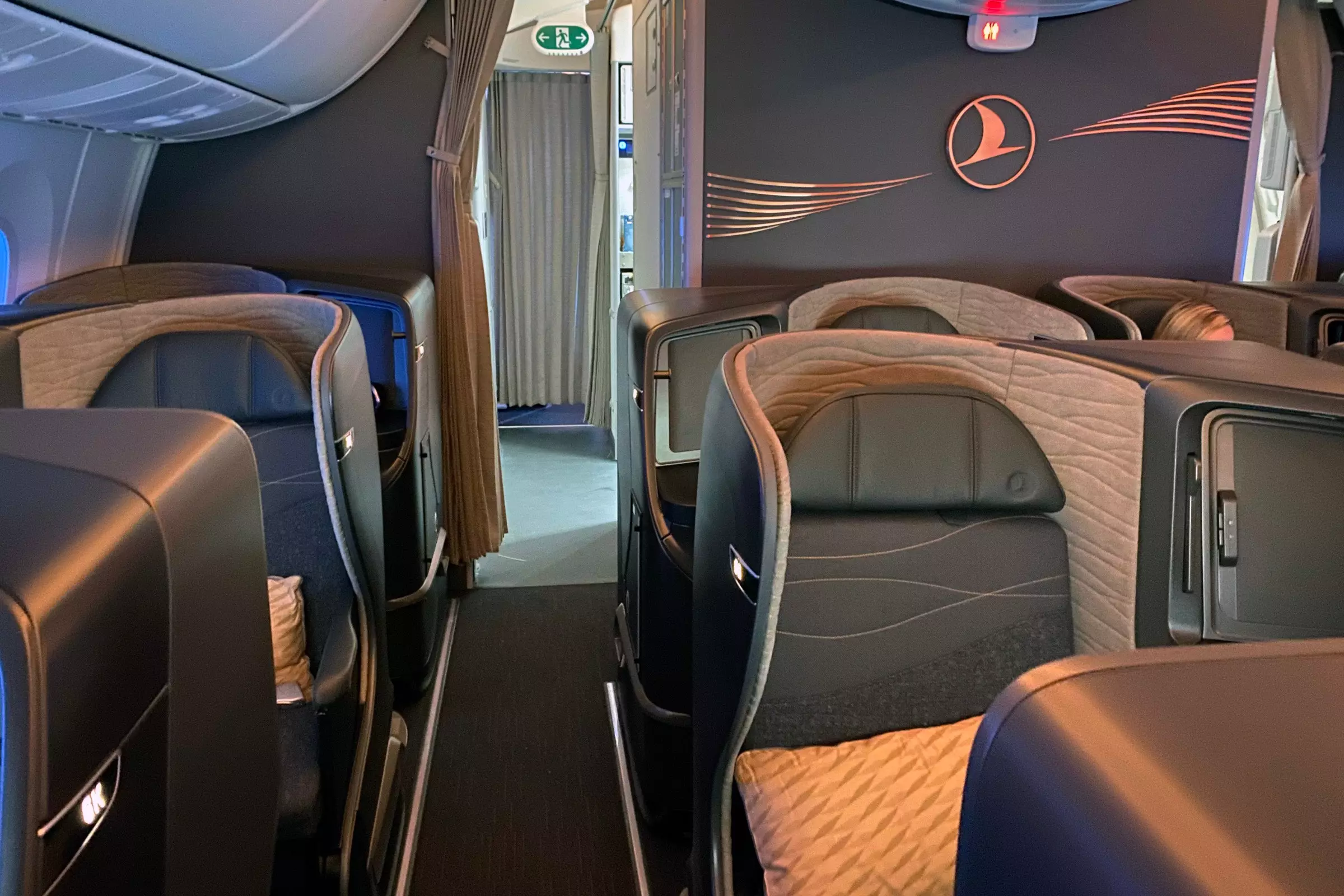 Seza herringbone mivadika amin'ny Boeing 787-9 Turkish Airlines.